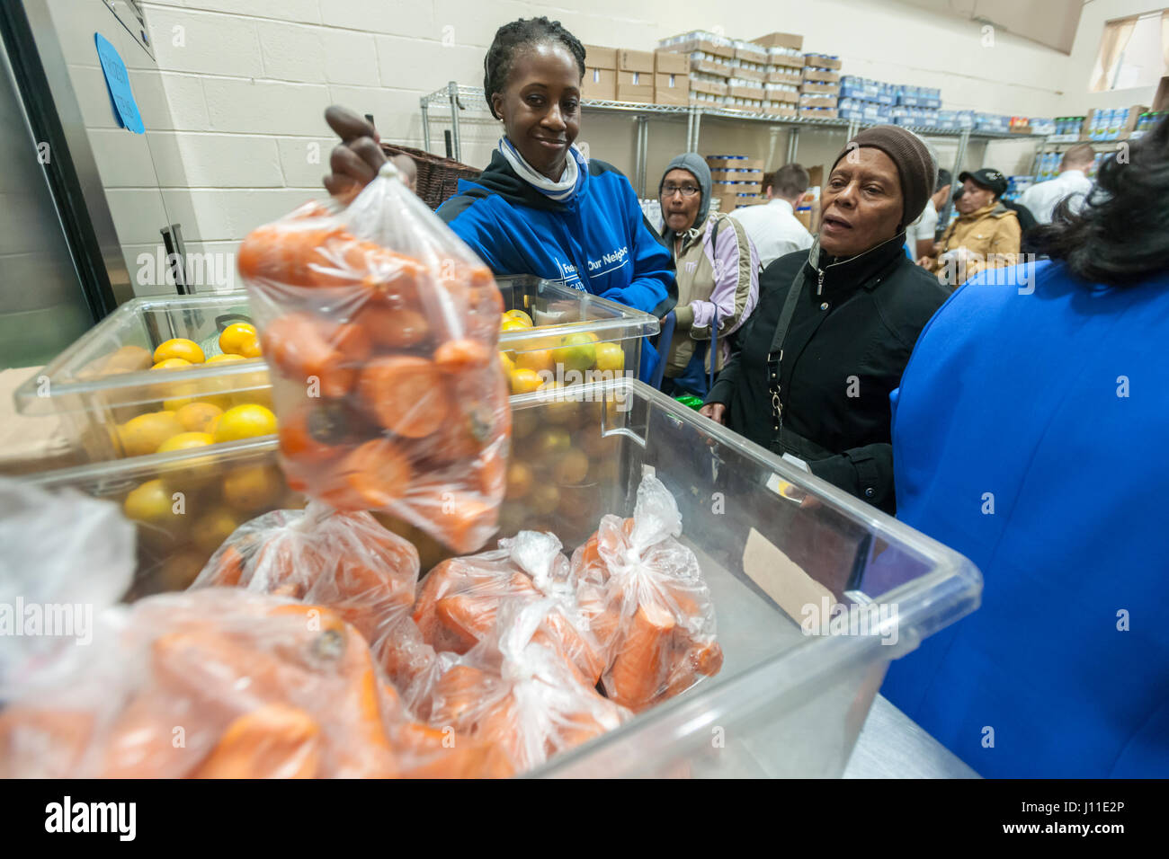 Charity food distribution hi-res stock photography and images - Alamy