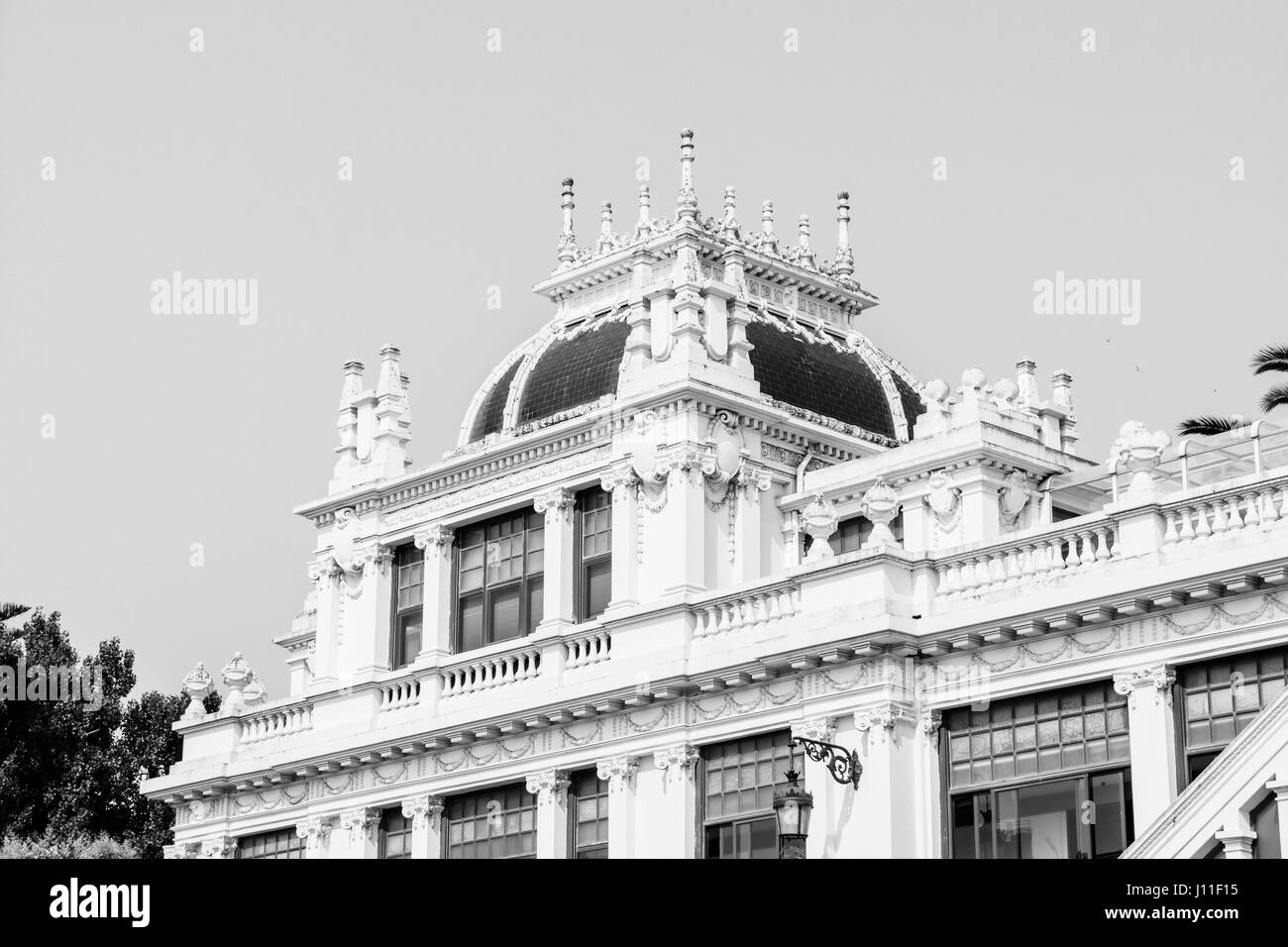 Modernist residential building white hi-res stock photography and ...