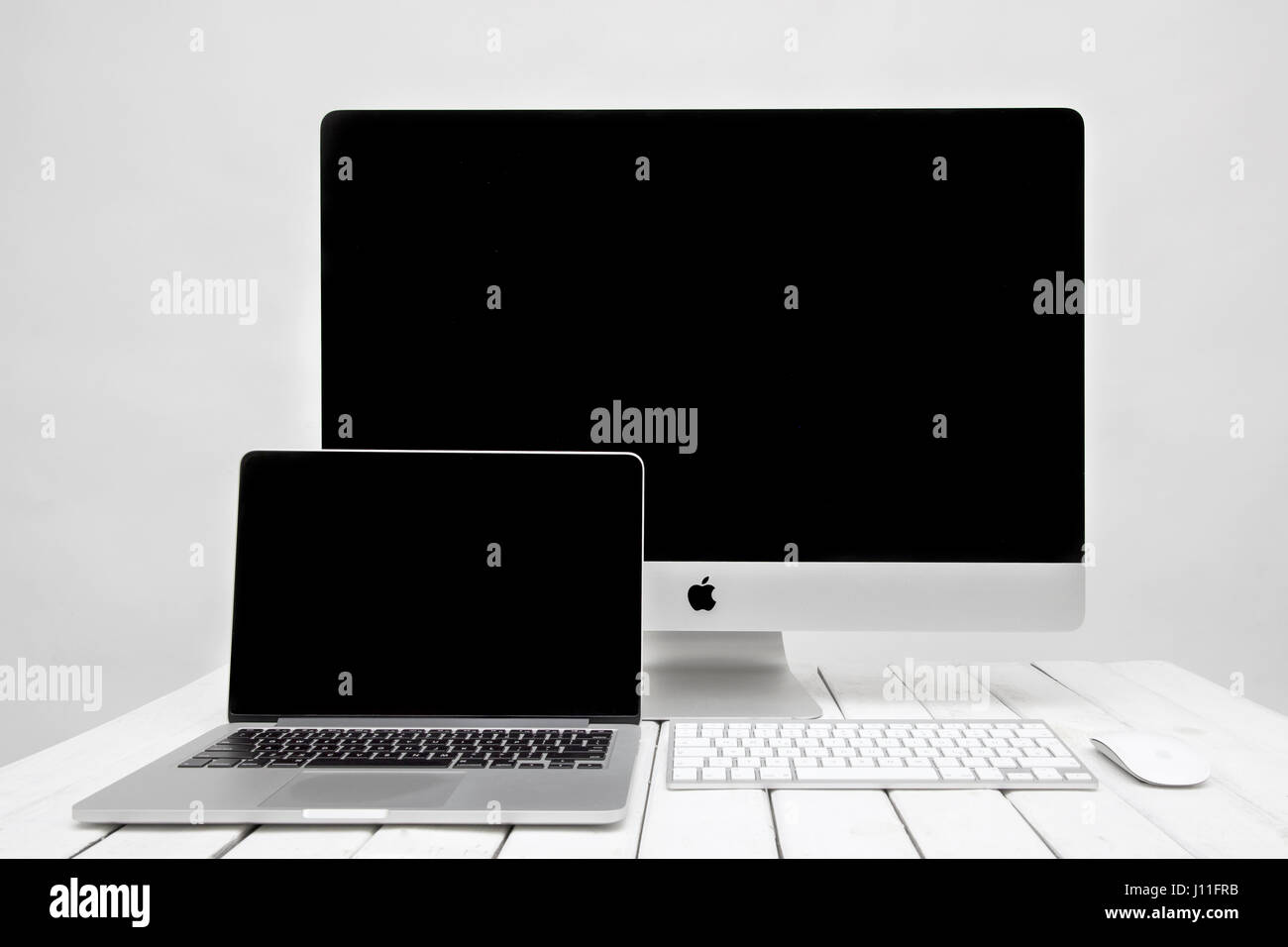 iMac computer and MacBook laptop on the table Stock Photo - Alamy