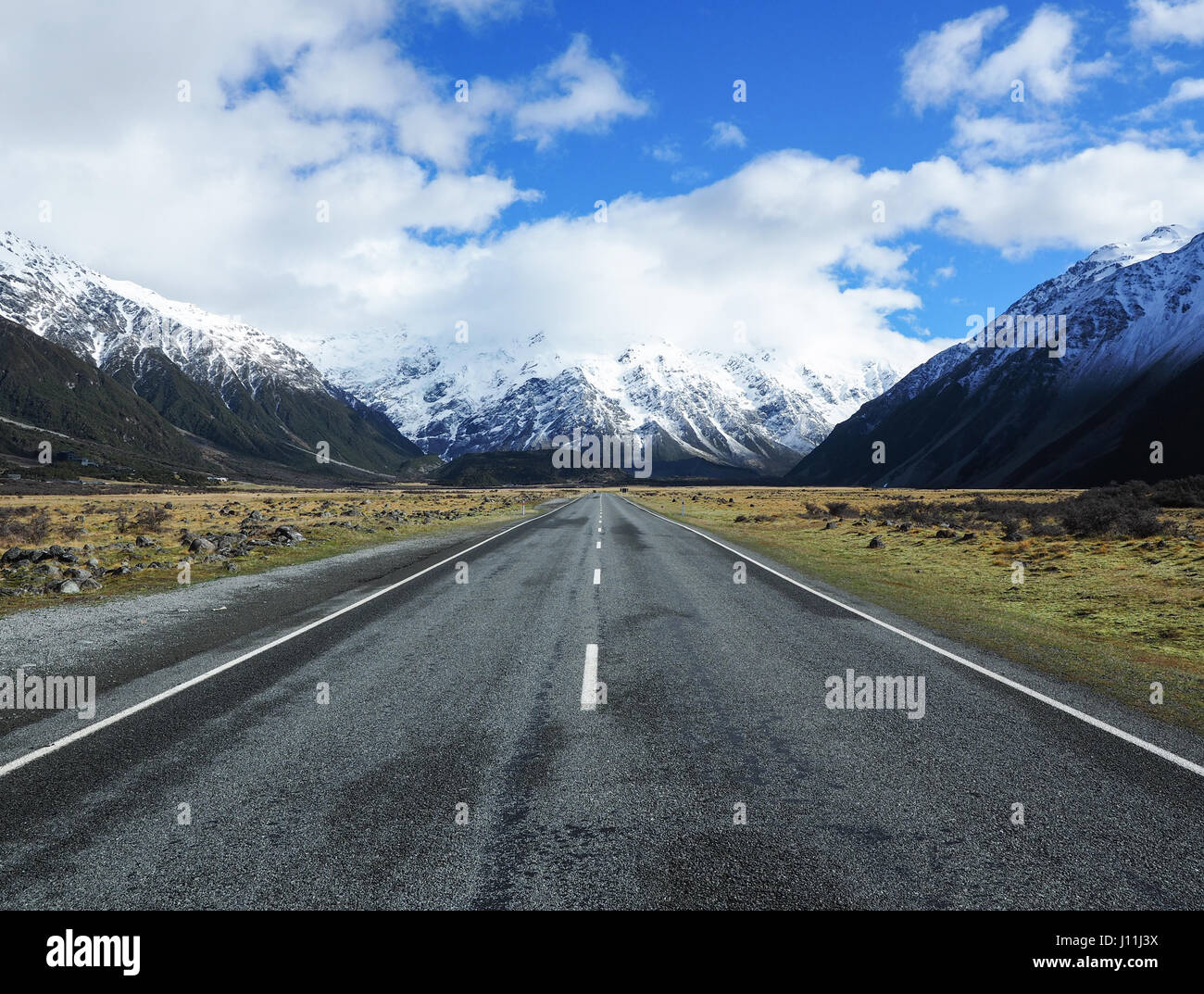 The road to Mt Cook Aoraki National Park Stock Photo - Alamy