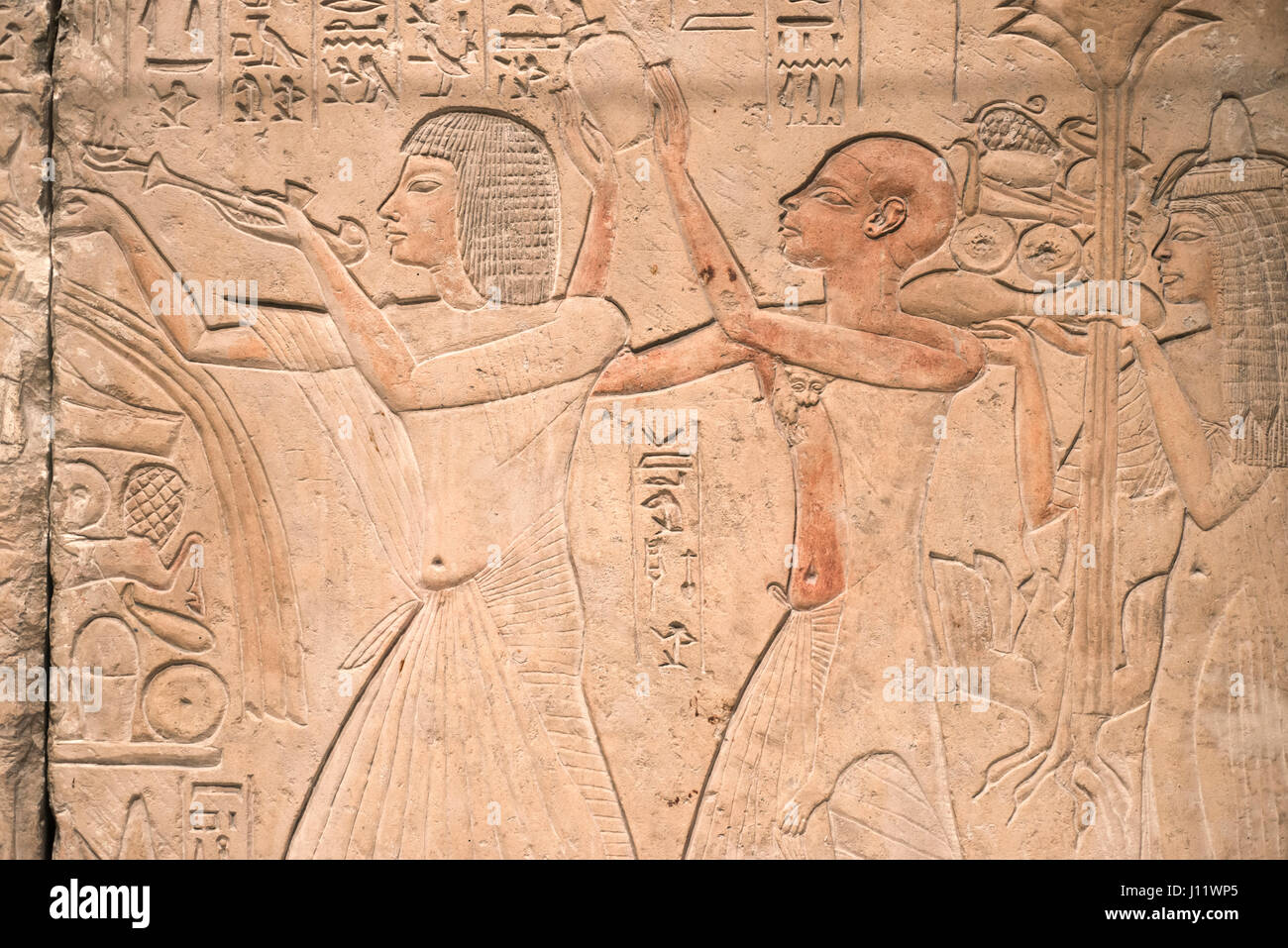 Ancient egyptian relief carving hi-res stock photography and images - Alamy