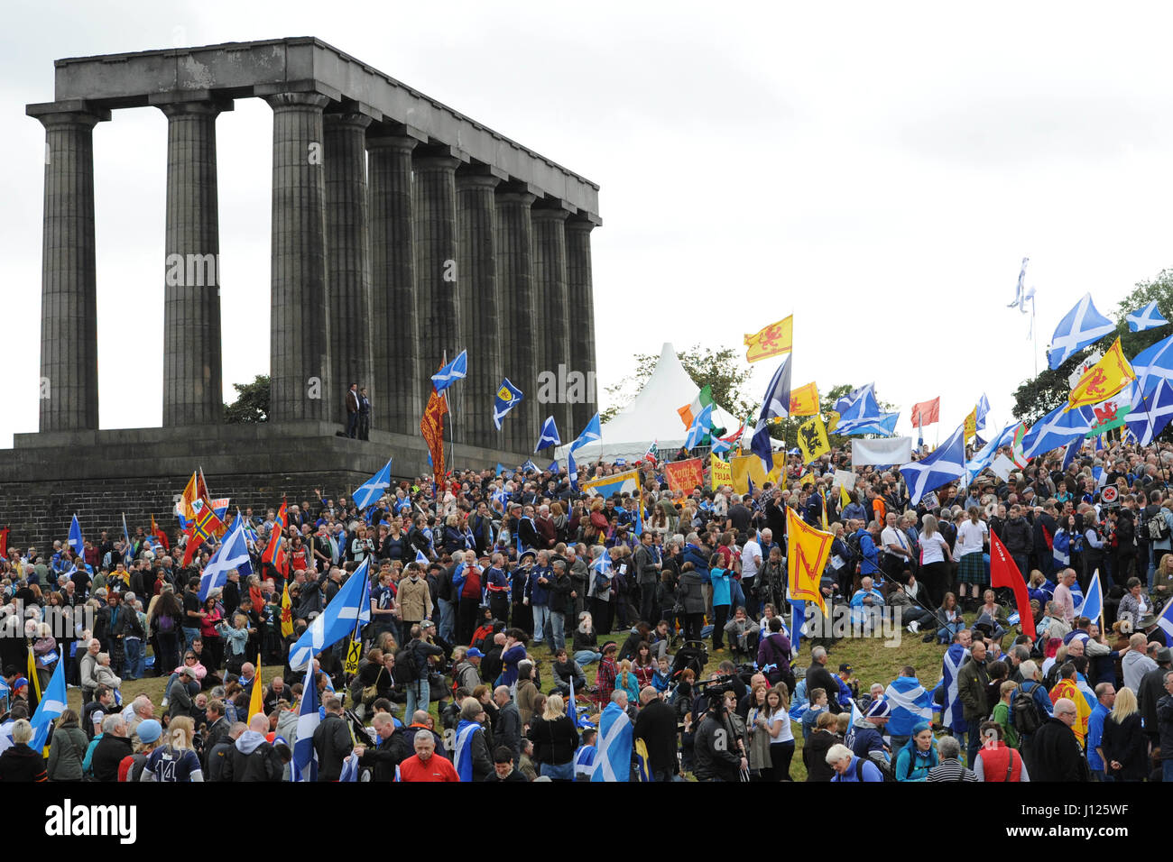 Crowds at the Yes Scotland rally on Edinburgh's Calton Hill Stock Photo ...