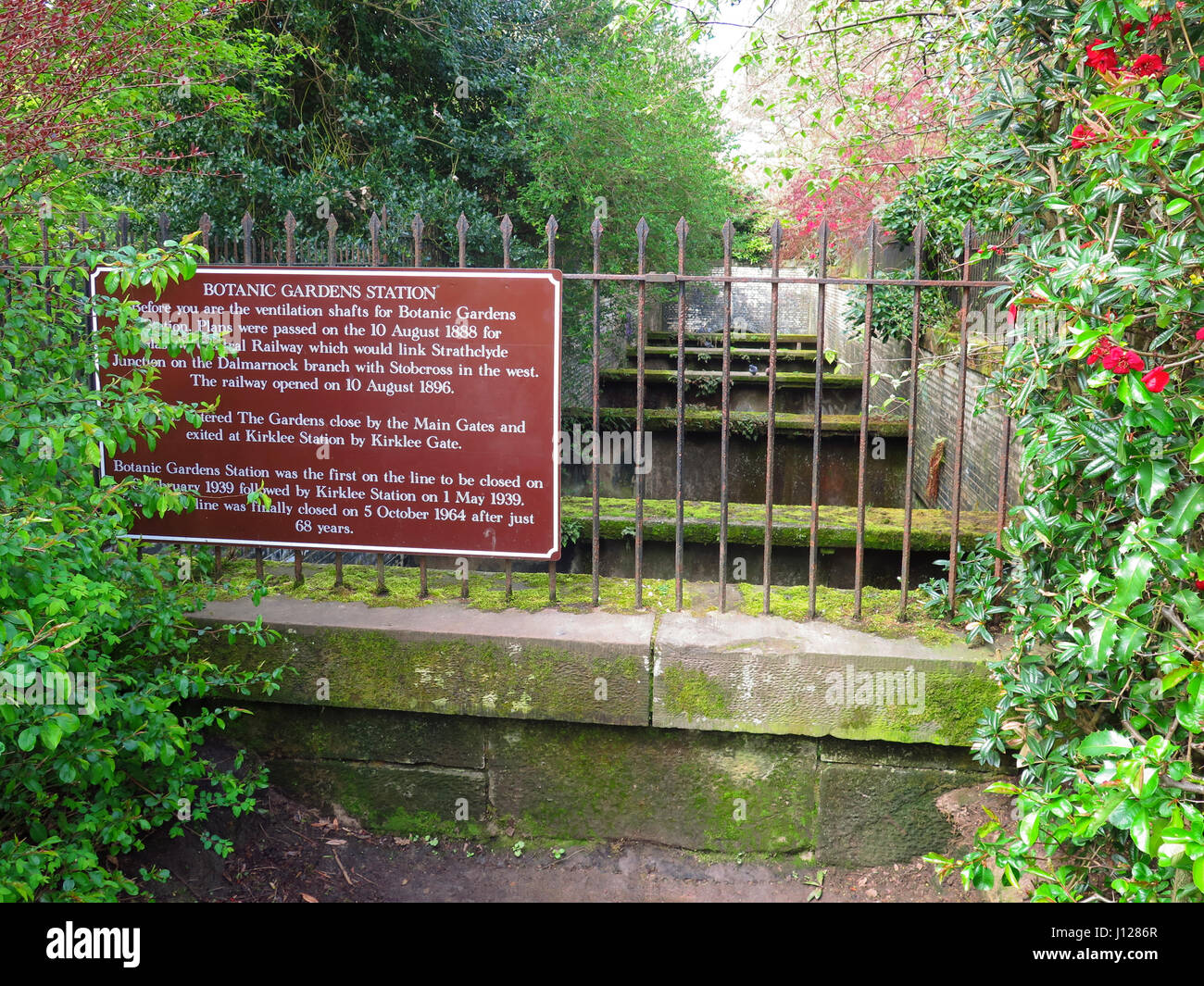 Disused Botanics railway station in Glasgow botanic gardens Stock Photo ...