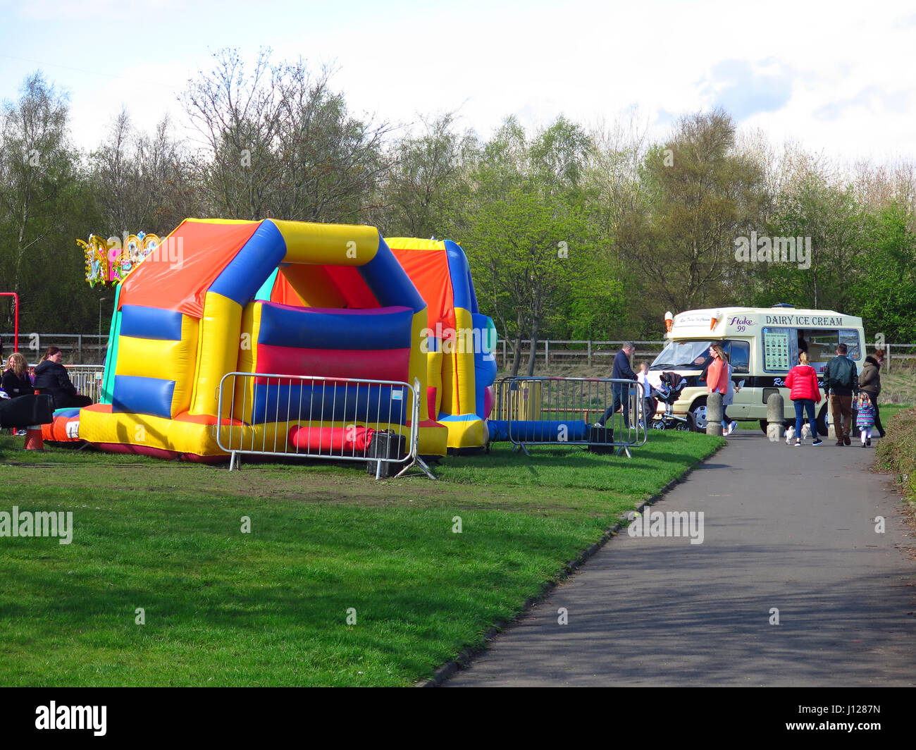 Bouncy castle and ice cream van in Drumpellier Country Park Stock Photo ...