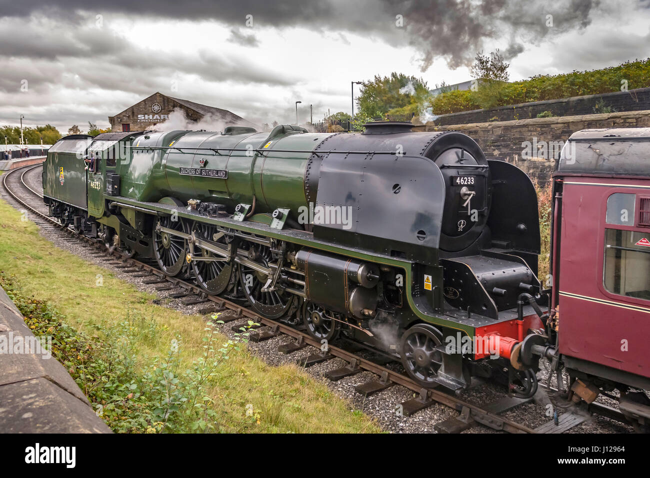Duchess of sutherland 6233 steam train hi-res stock photography and ...