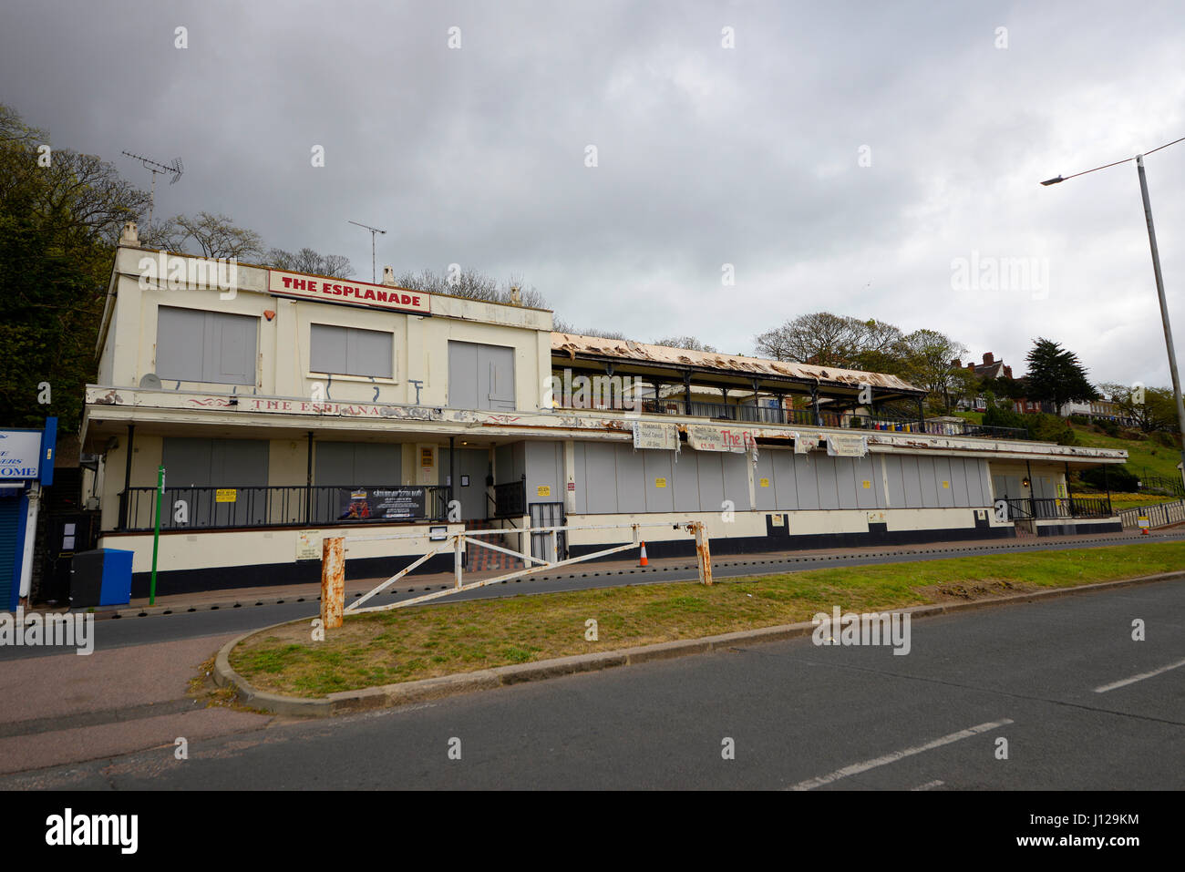 The Esplanade pub on Southend seafront which closed in 2016 after cliff ...