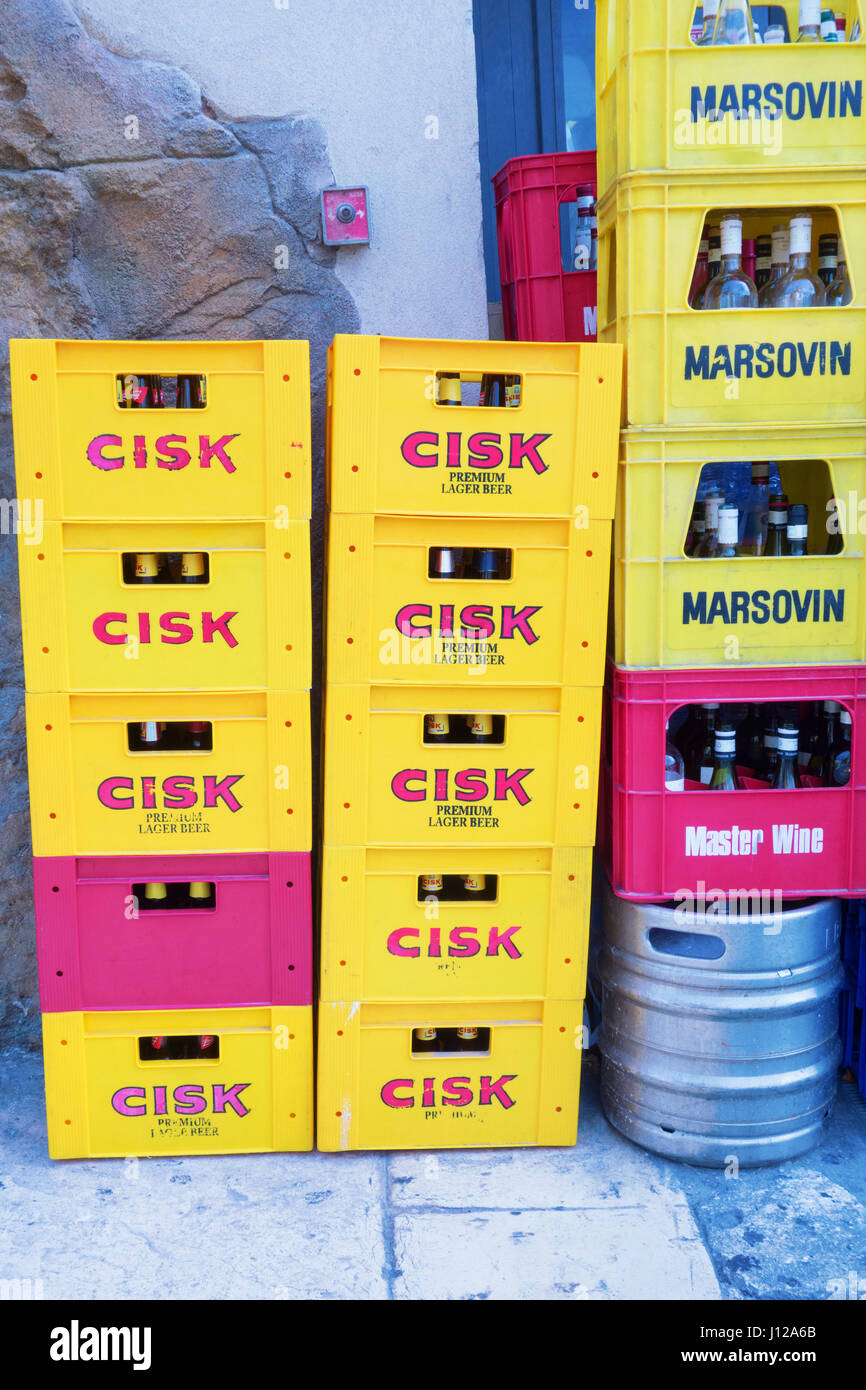 Crates of beer hi-res stock photography and images - Alamy