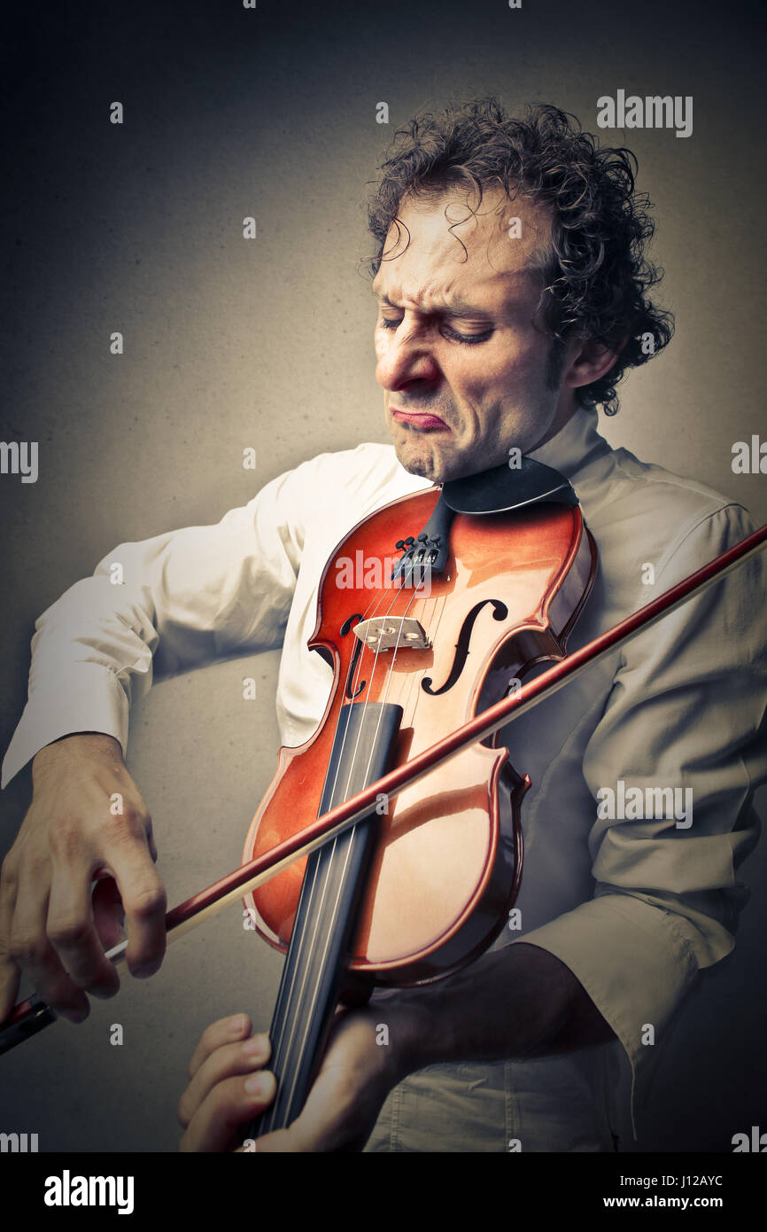 Man playing on violin Stock Photo - Alamy