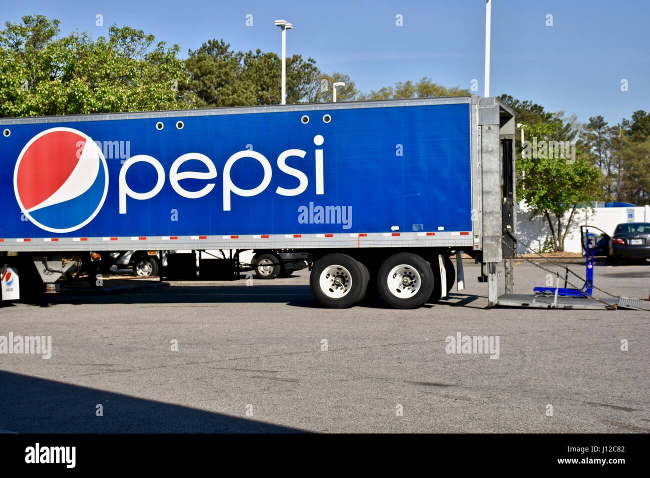 Pepsi logo hi-res stock photography and images - Alamy