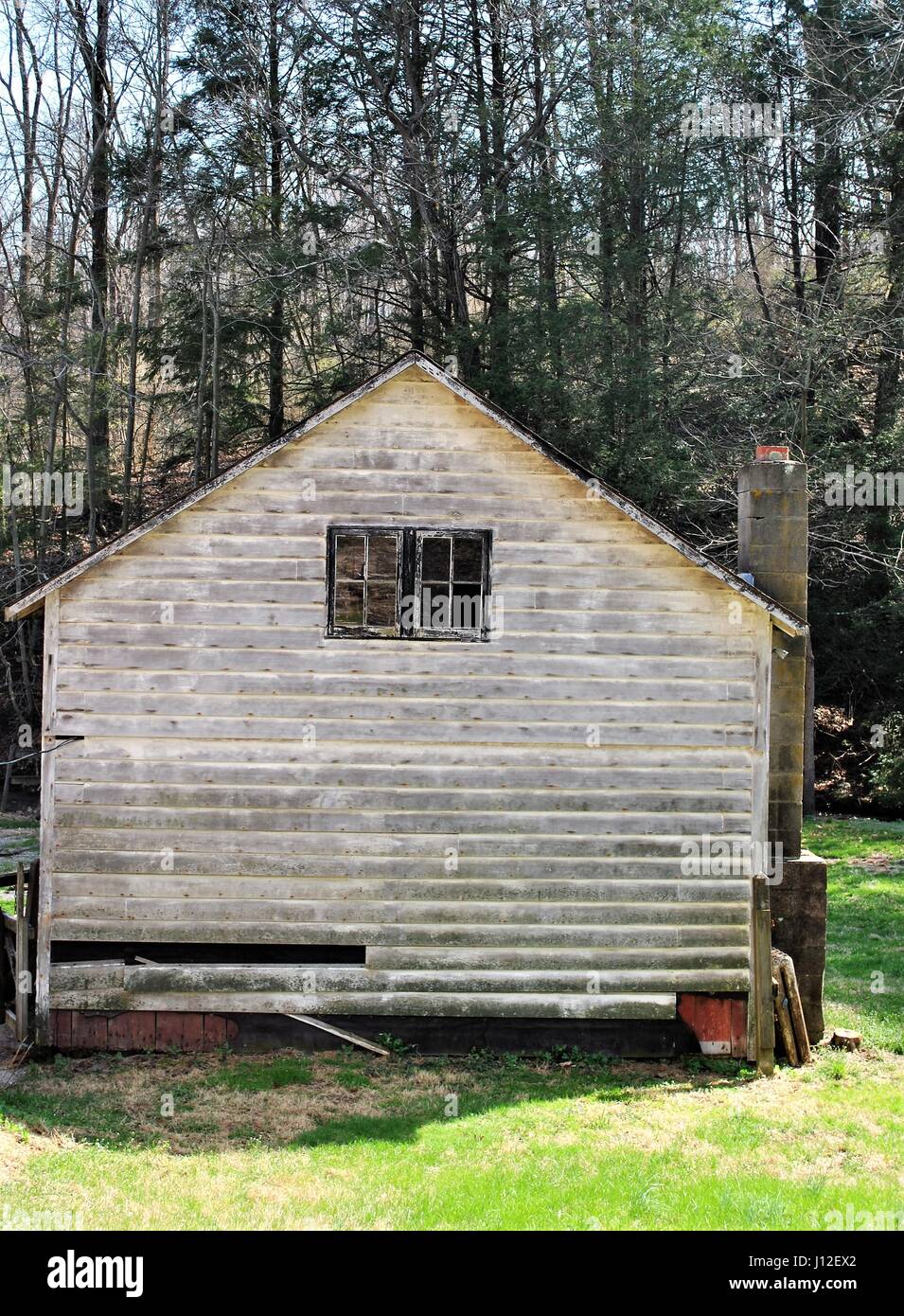 Old farmhouse and outbuilding hi-res stock photography and images - Alamy