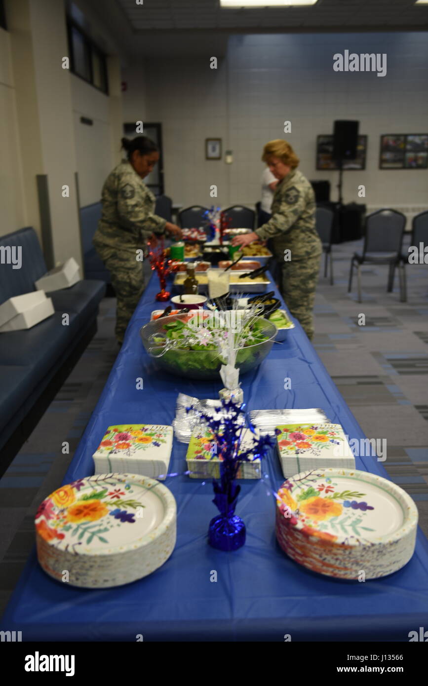 Deployment family dinner hi-res stock photography and images - Alamy