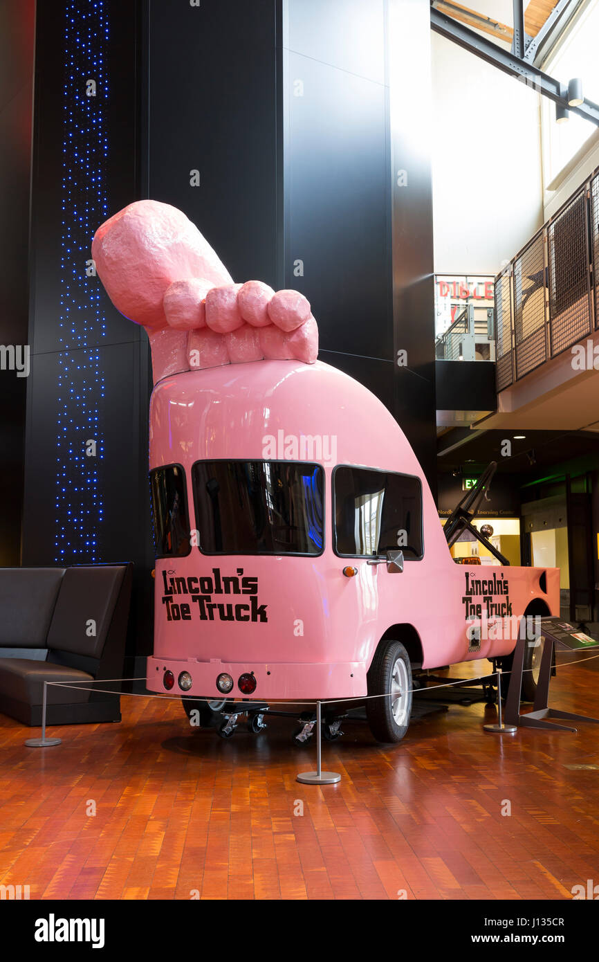 Lincolns toe truck hi-res stock photography and images - Alamy