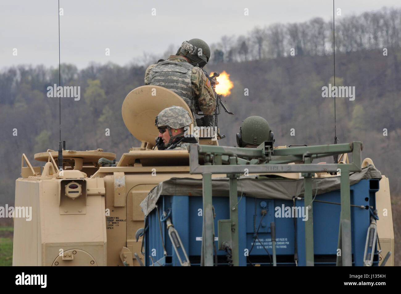 A U.S. Army Reserve Soldier with the 979th Mobility Augmentation ...