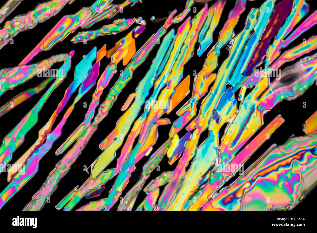 microscopic shot of potassium nitrate crystals in polarized light Stock ...
