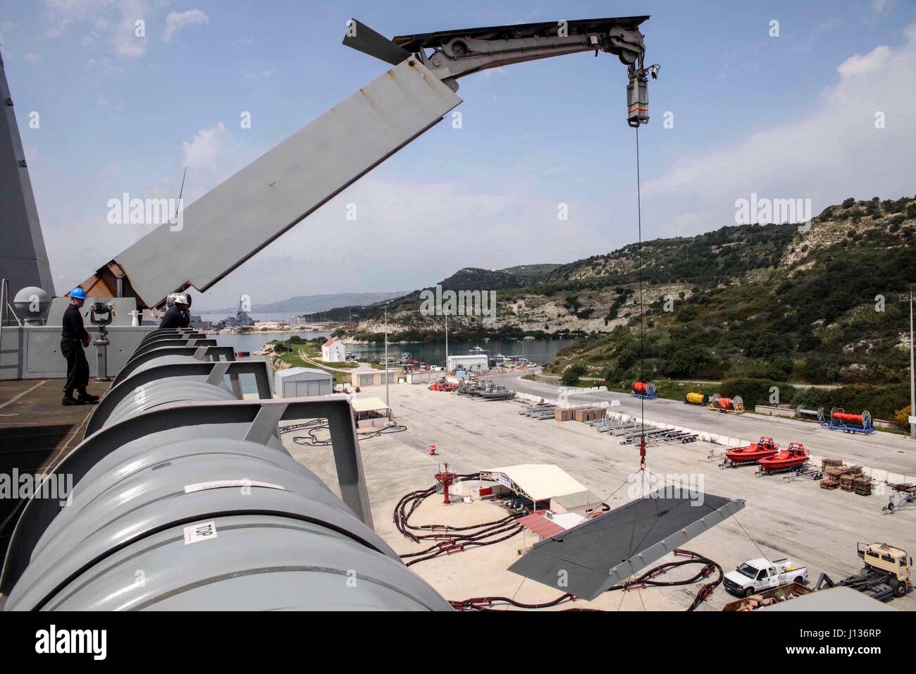 Knuckle boom crane hi-res stock photography and images - Alamy