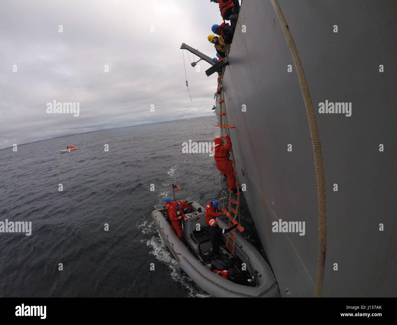 170406-N-ZE250-397 ATLANTIC OCEAN (April 6, 2017) USS Carney (DDG 64 ...