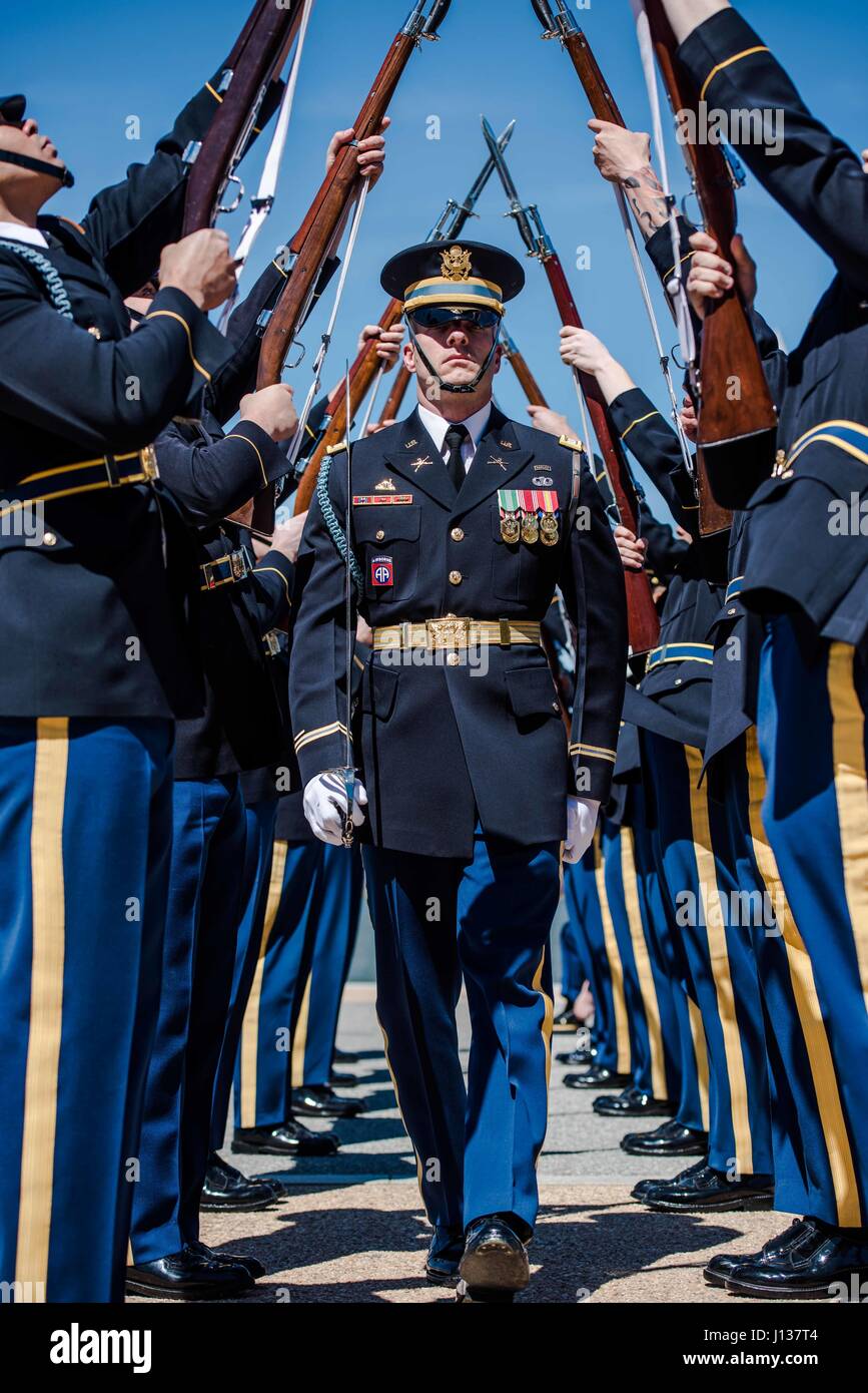 The U.S. Army Drill Team from 3d U.S. Infantry Regiment (The Old Guard ...