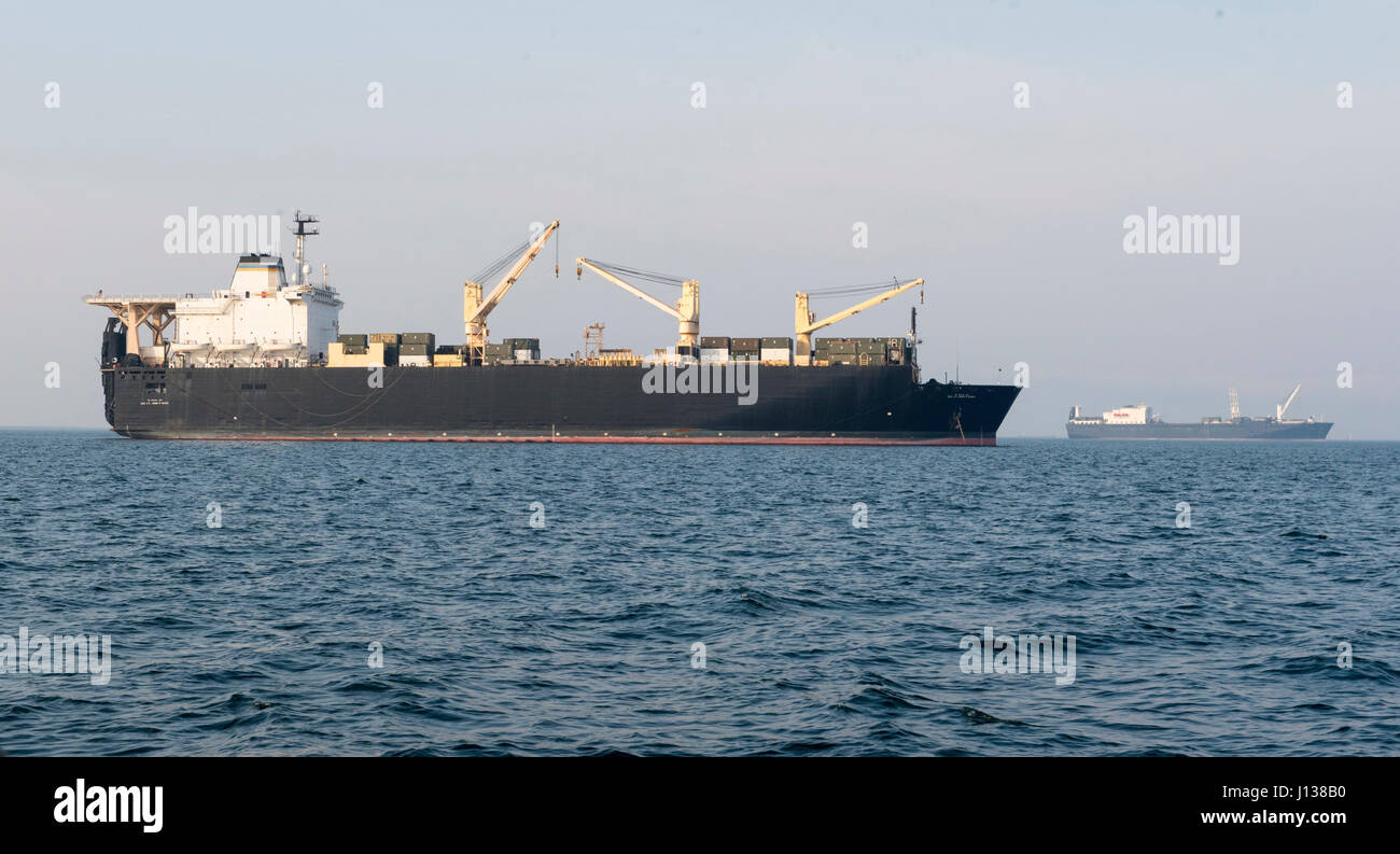 Maritime prepositioning force ships hi-res stock photography and images ...