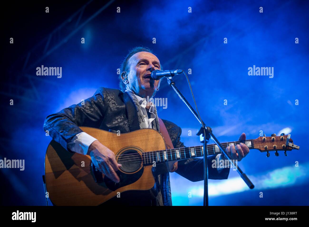 Pooh singer hi-res stock photography and images - Alamy