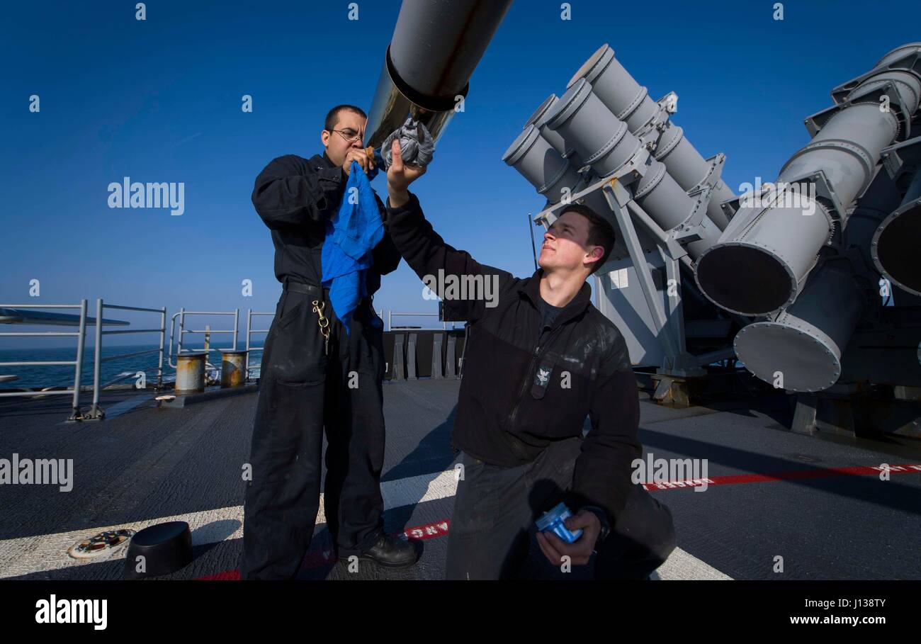 Gunner’s Mate 2nd Class Jonathan Laurie Gunner’s Mate and Gunner’s Mate ...