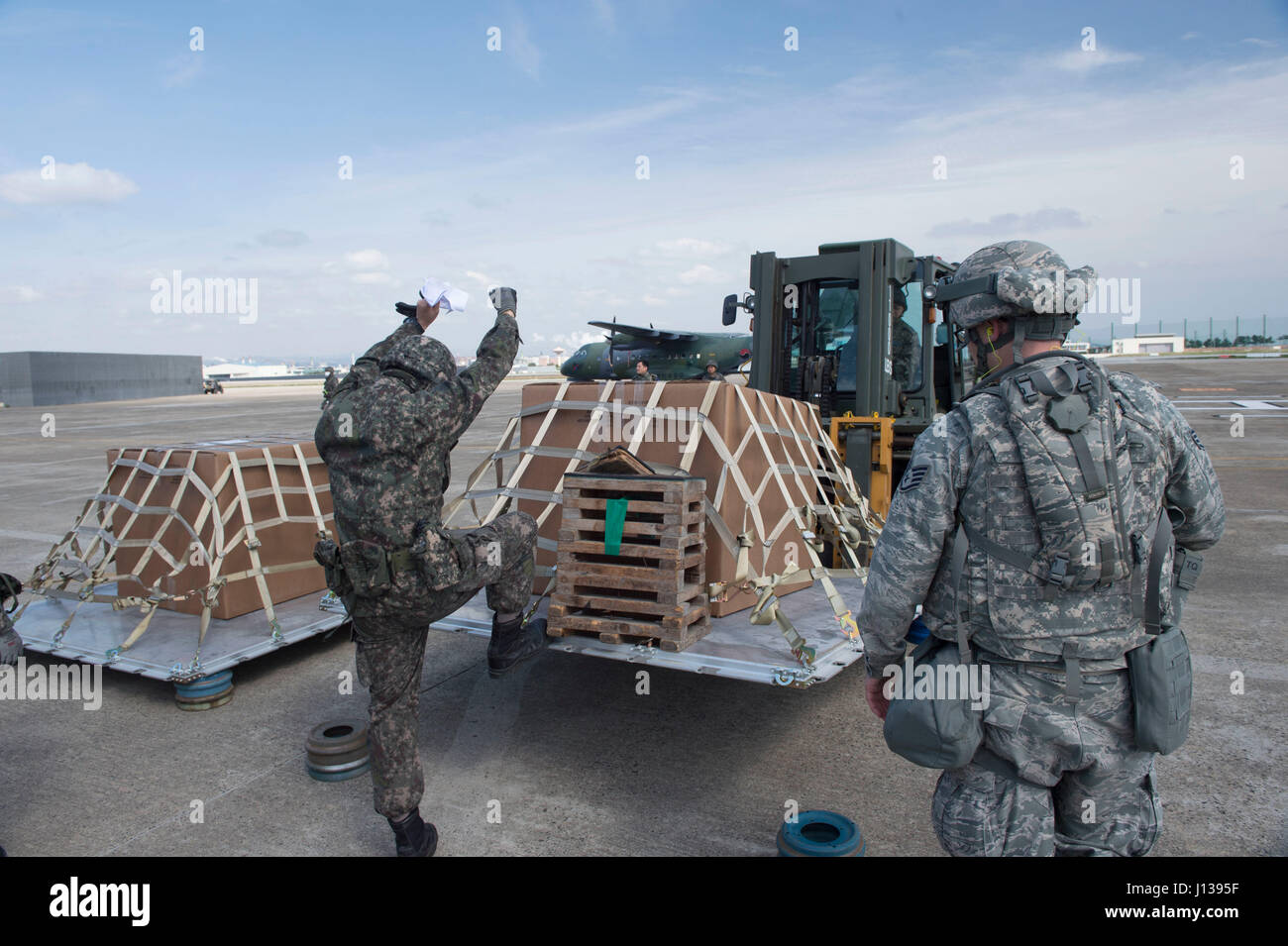 U.S. Air Force Airmen assigned to the 621st Contingency Response Wing ...