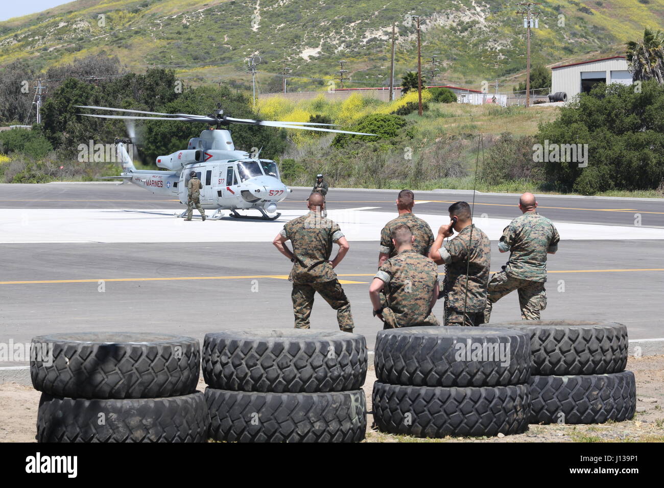Marines with the School of Infantry (SOI) West observe a UH-1Y Huey ...