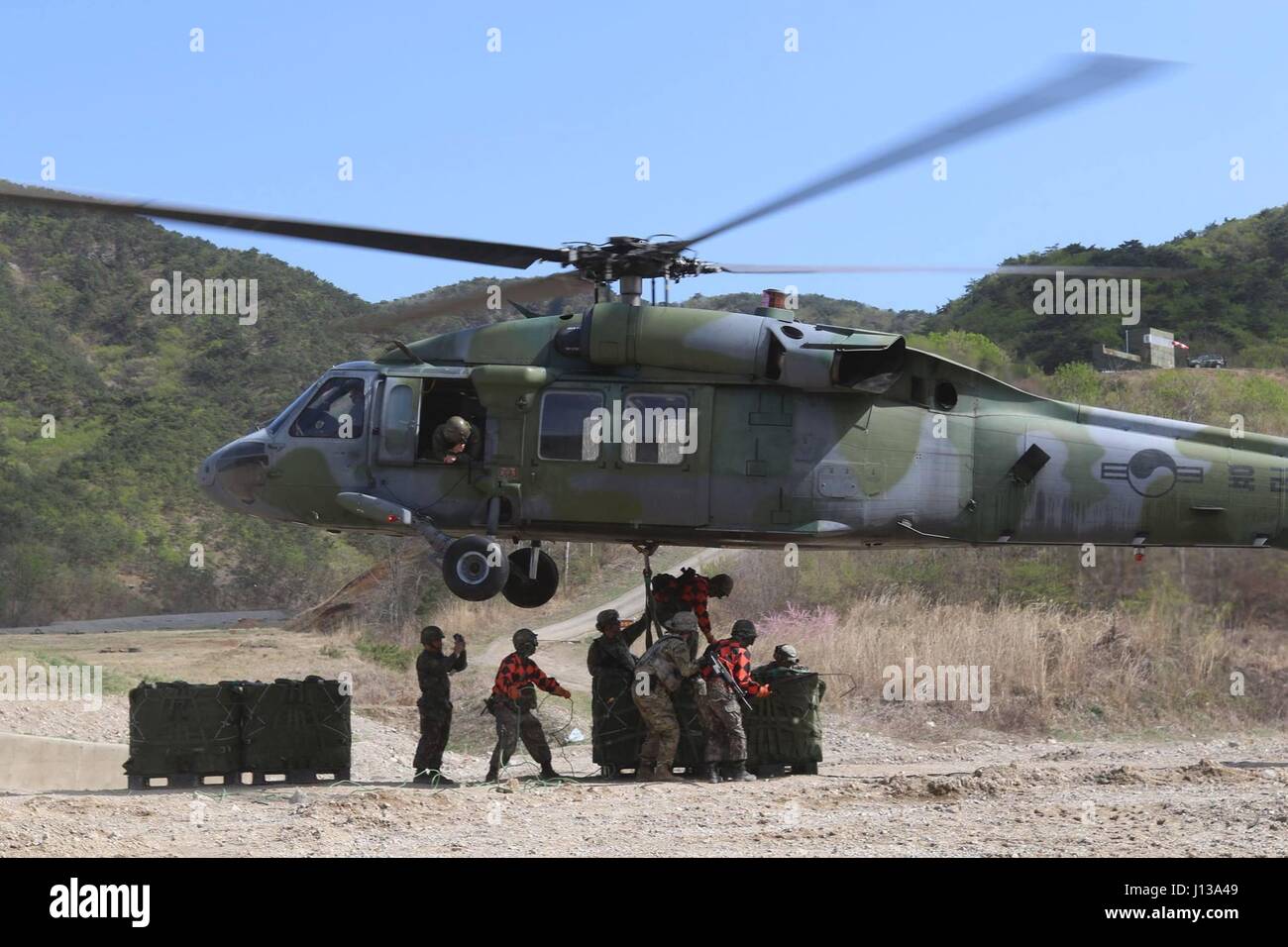 Army soldiers conduct ammunition hi-res stock photography and images ...