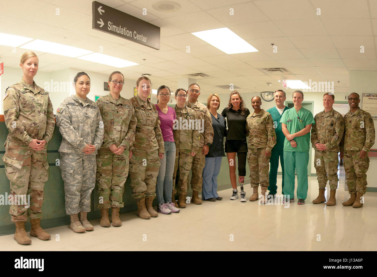 Army nurse hi-res stock photography and images - Alamy