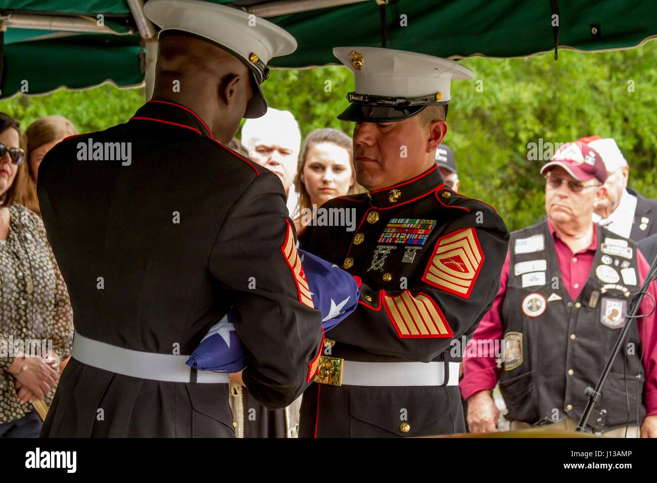 Marine funeral fold flag hi-res stock photography and images - Alamy