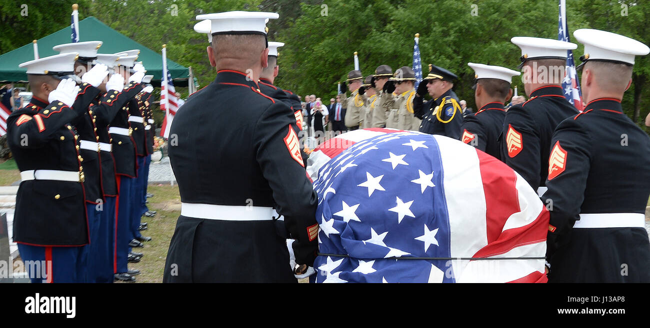Marines attached to Marine Corps Logistics Base Albany funeral detail ...