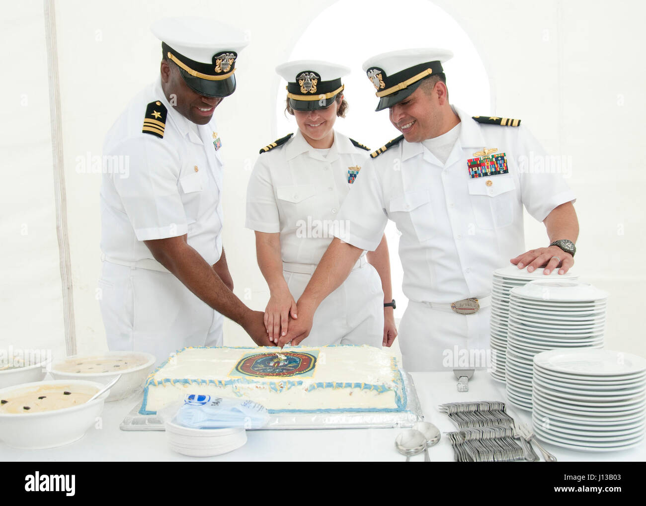 Ship uss gladiator hi-res stock photography and images - Alamy