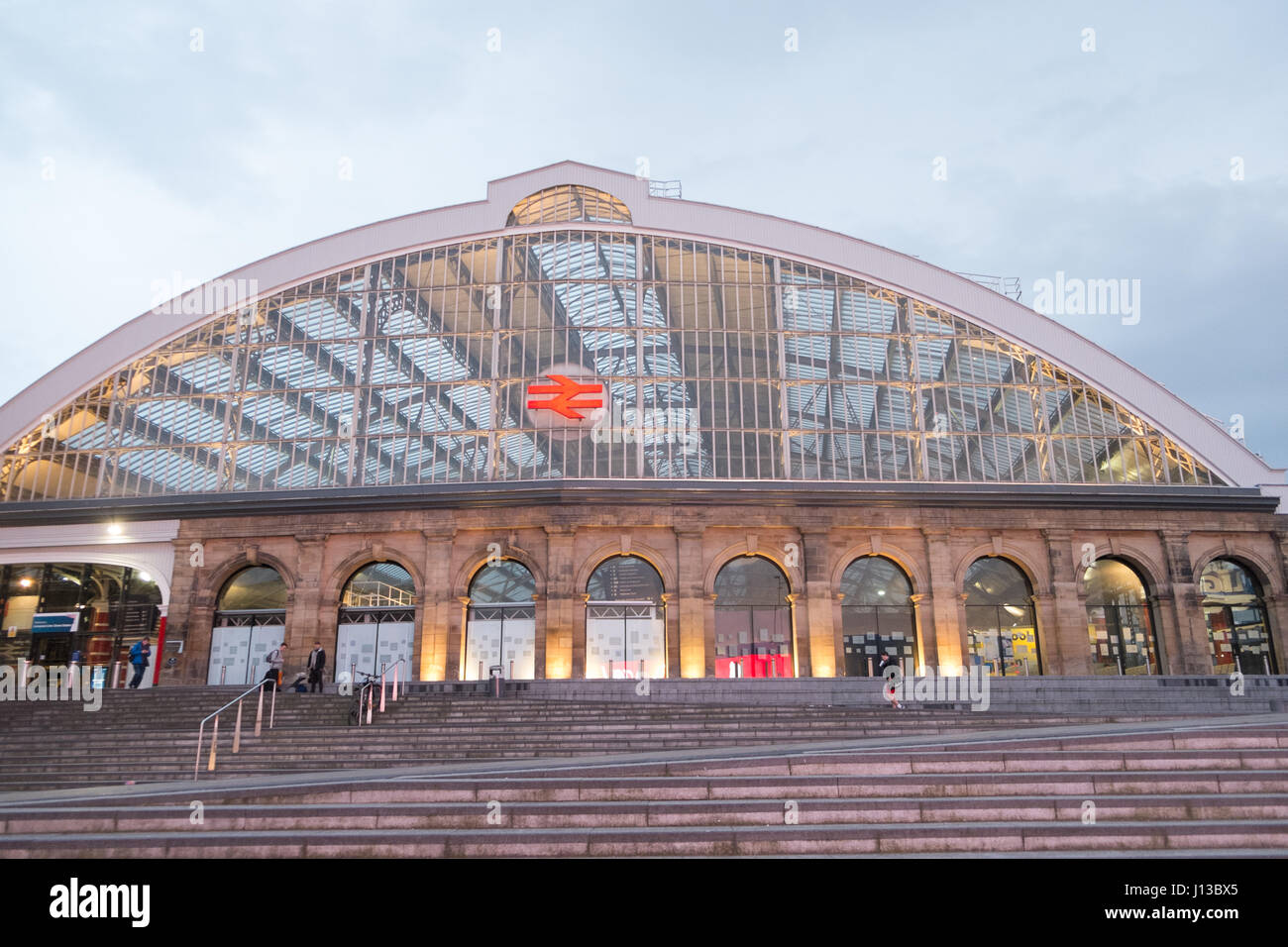 Lime Street,train,station,at,twilight,evening,light,Liverpool ...