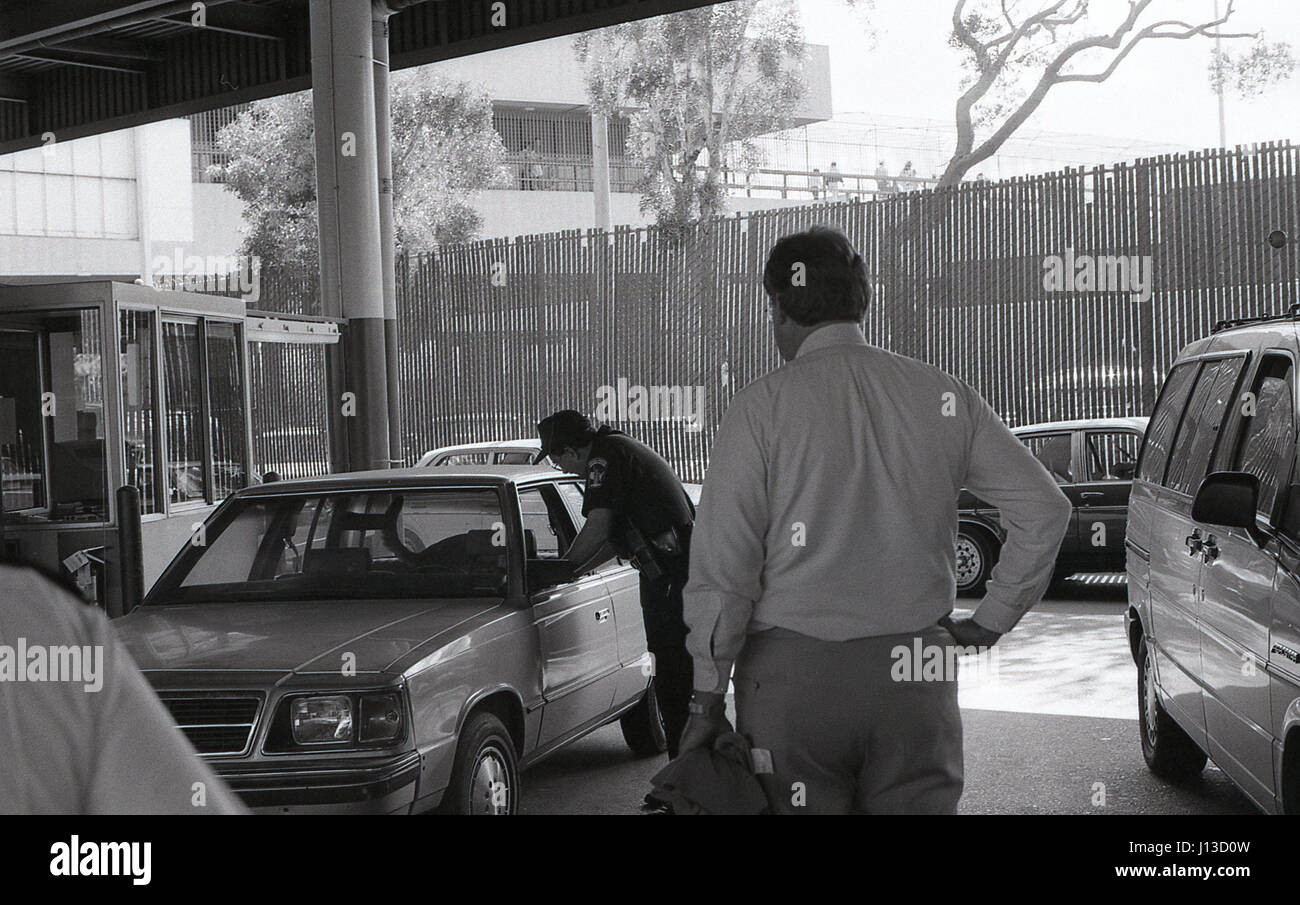 police searching vehicle Stock Photo - Alamy