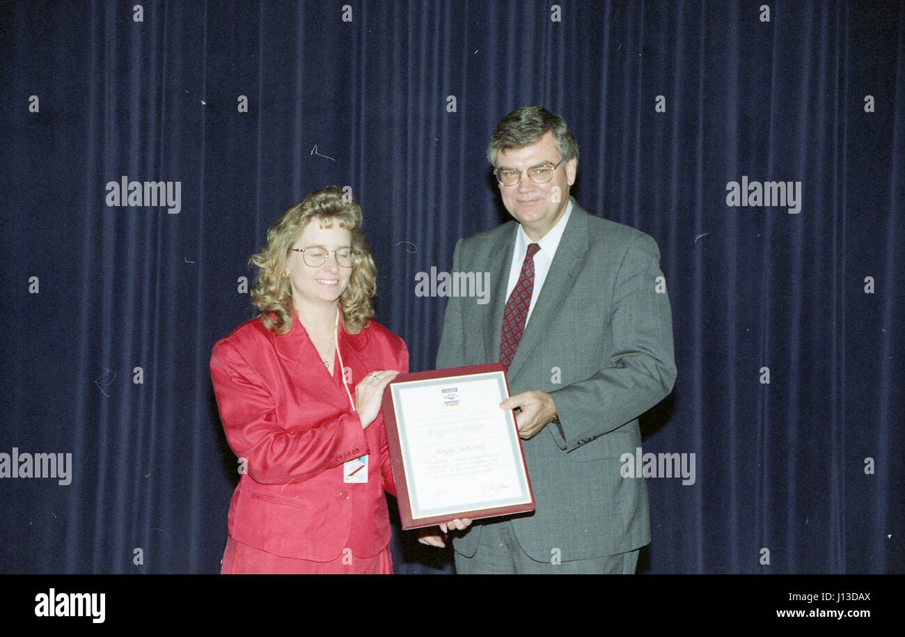 Accepting award hi-res stock photography and images - Alamy