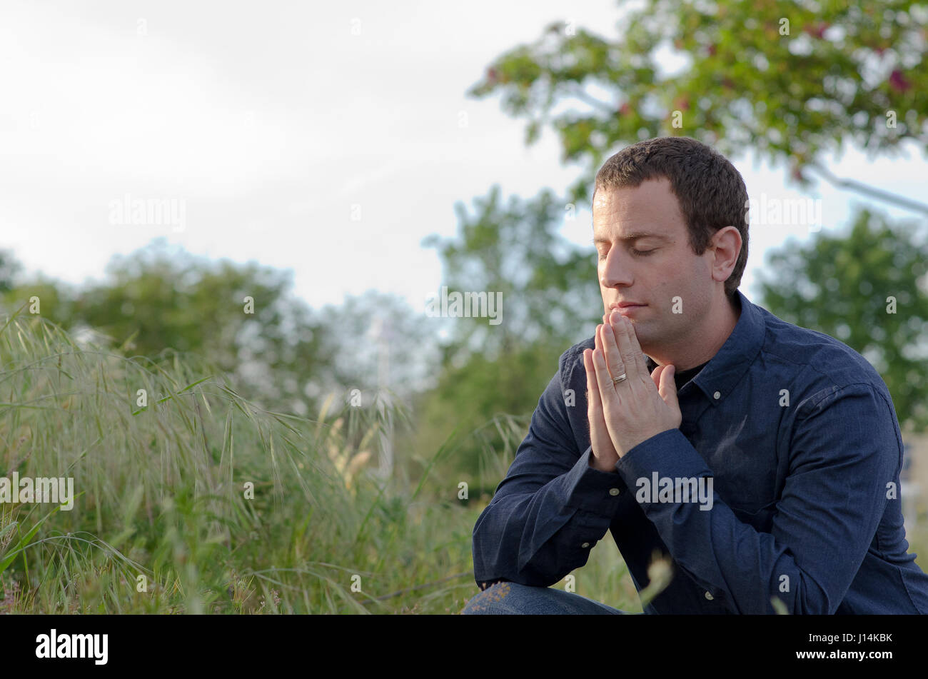 Christian, praying, outdoors hi-res stock photography and images - Alamy