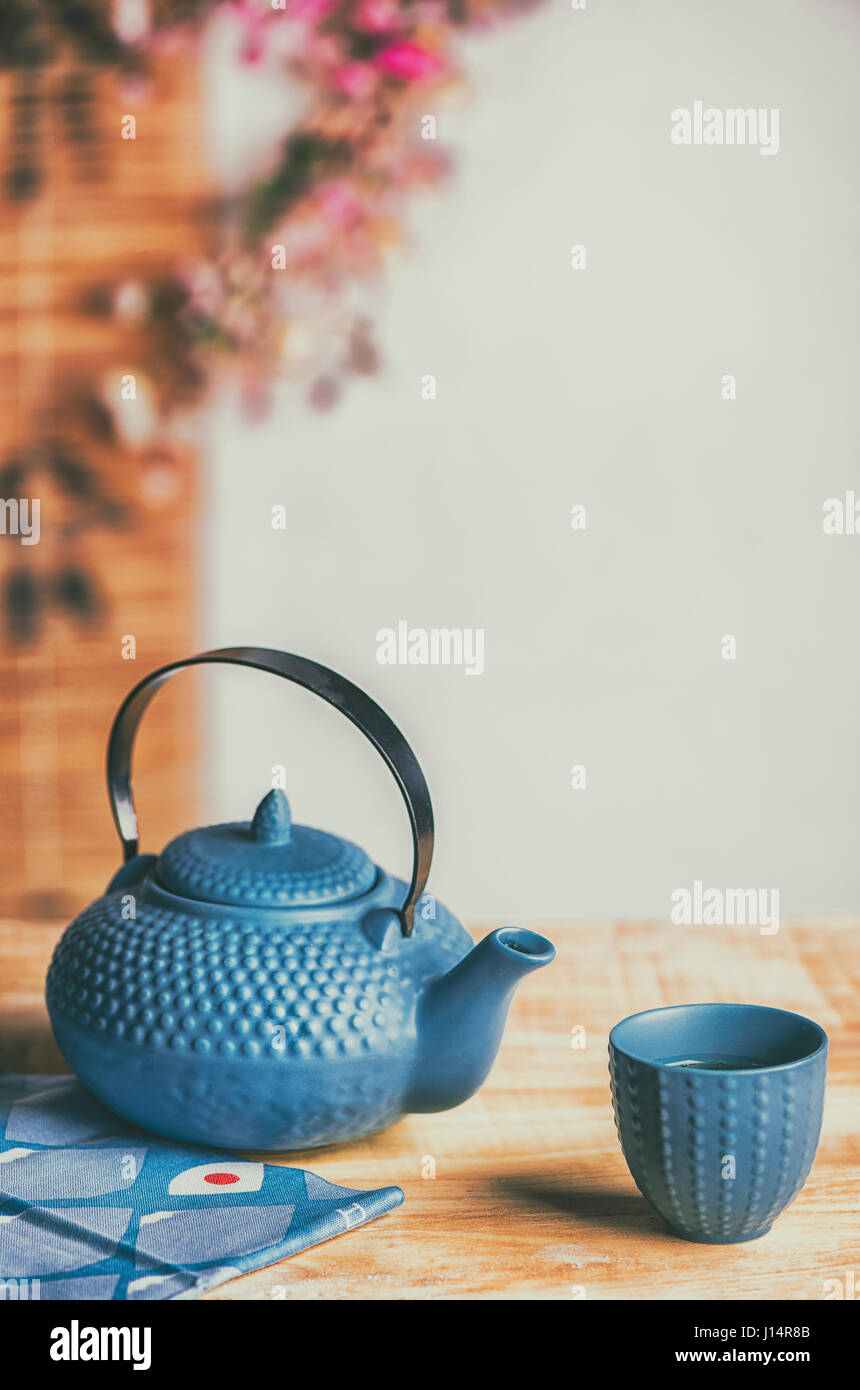 Japanese style water pot hi-res stock photography and images - Alamy