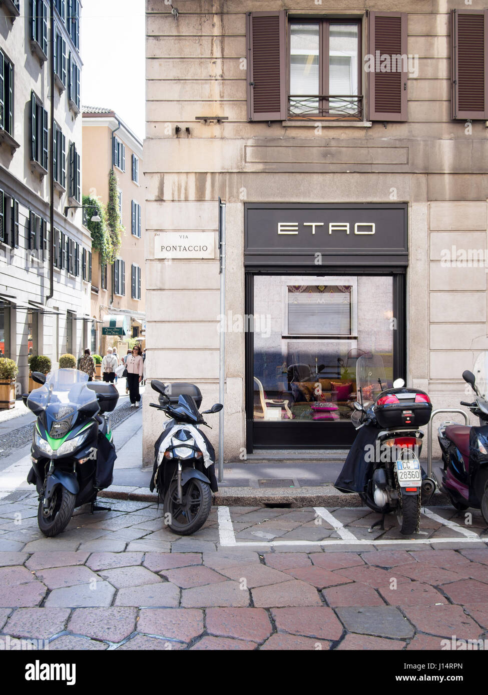 Etro store in Milan Italy Stock Photo - Alamy