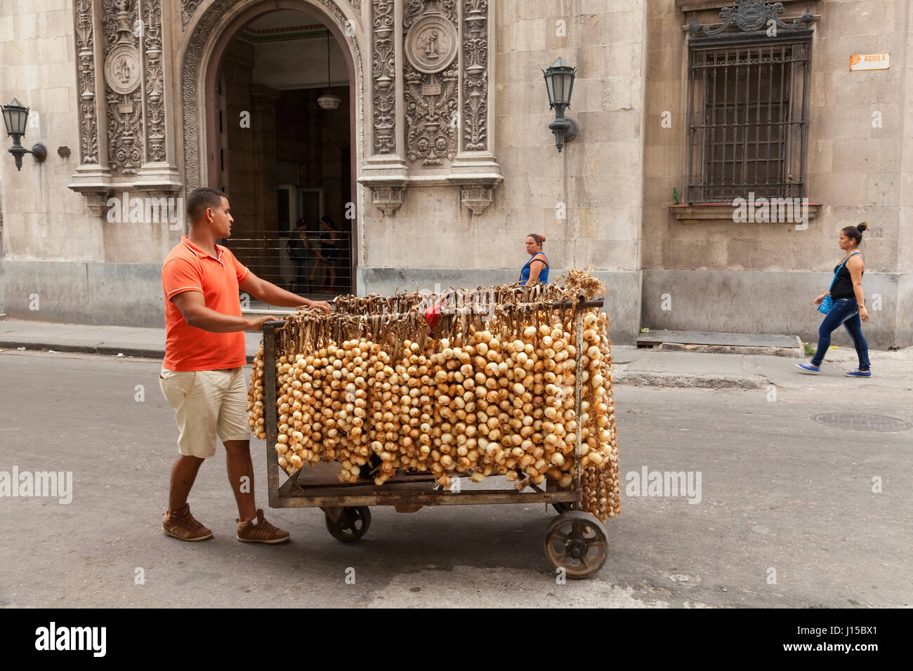 Hawker carts hi-res stock photography and images - Alamy