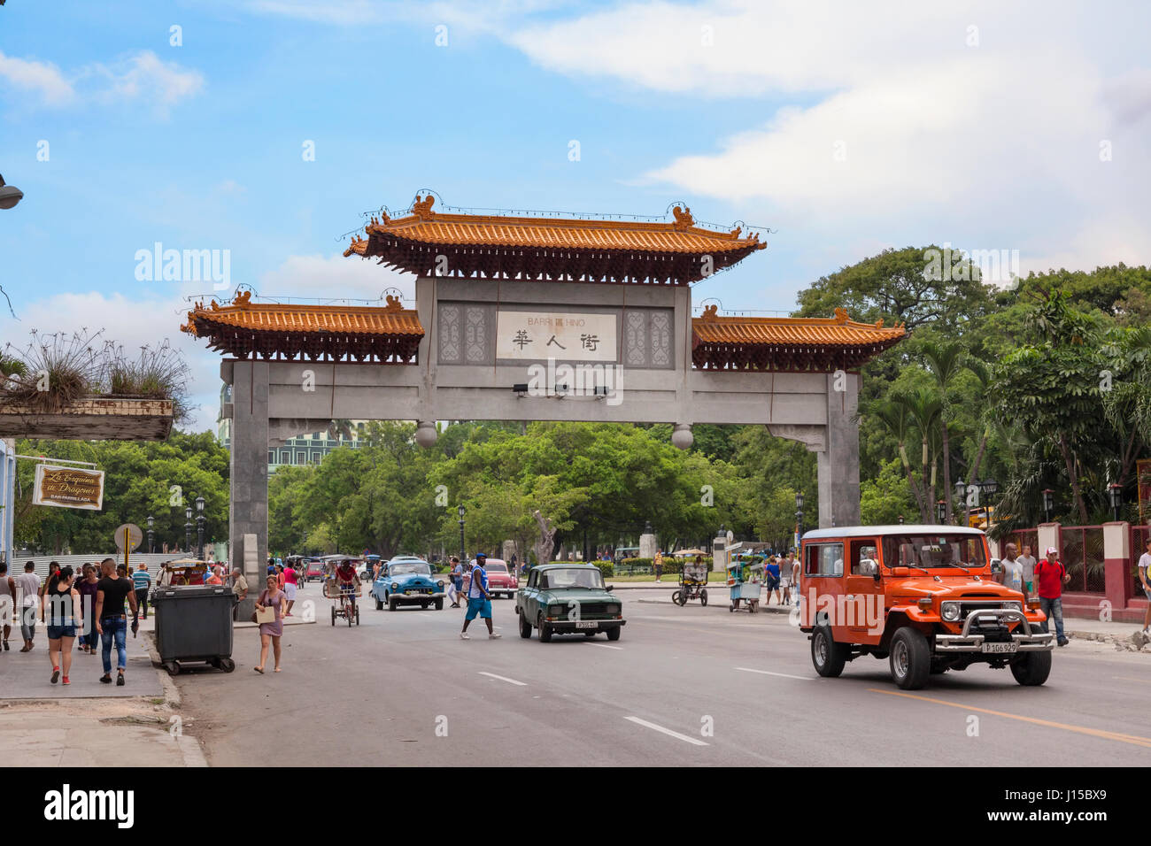 The main entrance gate to Chinatown in Havana, Cuba Stock Photo - Alamy