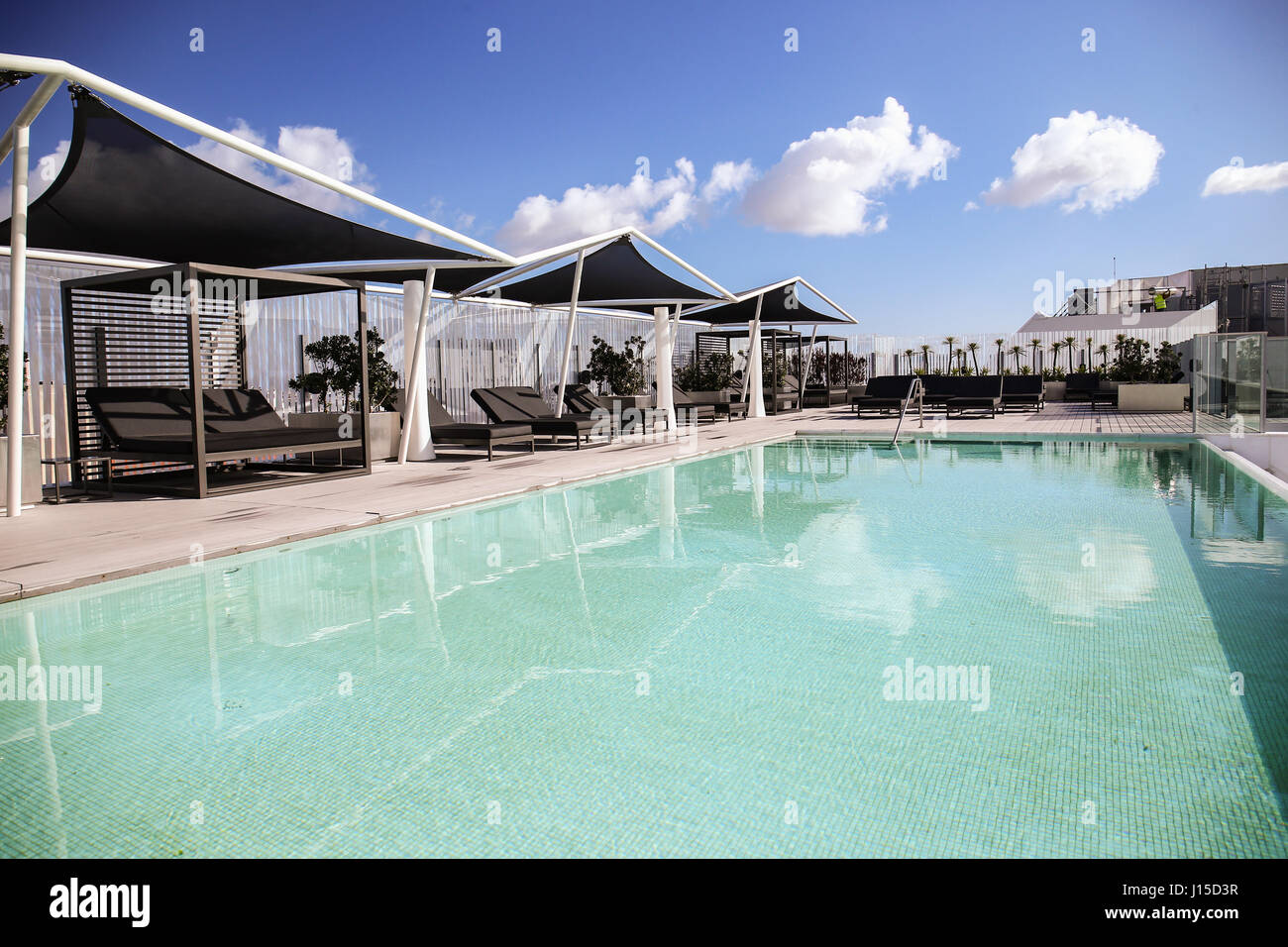 Luxurious turquoise swimming pool Stock Photo - Alamy
