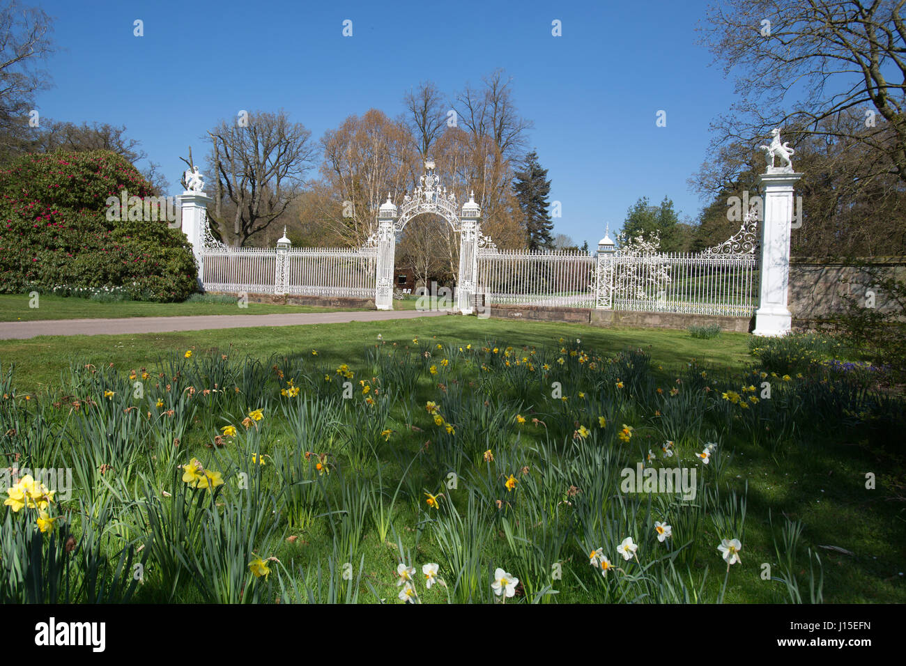 18th century wrought iron gates High Resolution Stock Photography and ...