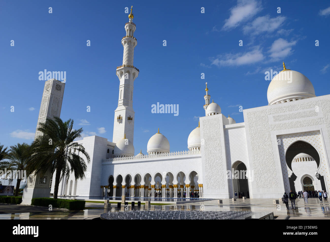 Main entrance to Sheikh Zayed Grand Mosque, Abu Dhabi, United Arab ...