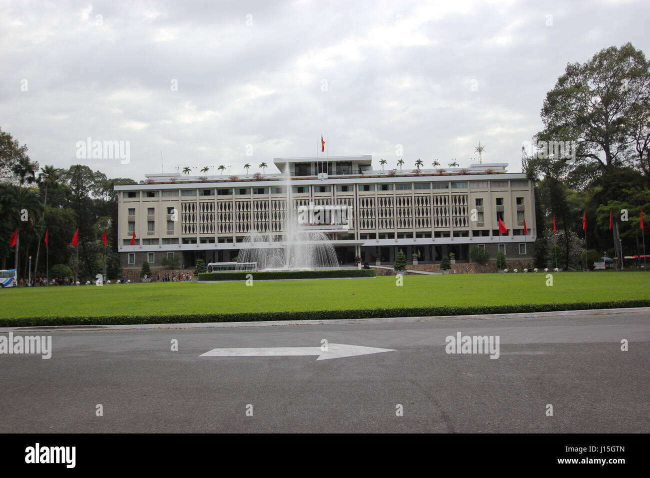 Vietnam vietnamese office workers hi-res stock photography and images ...