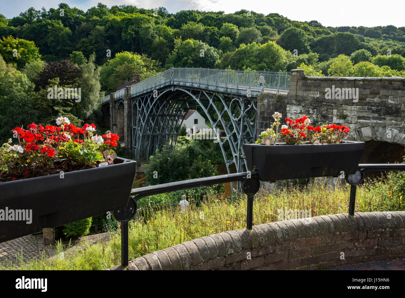 The Iron Bridge over the river Severn, opened 1781, Ironbridge Gorge ...