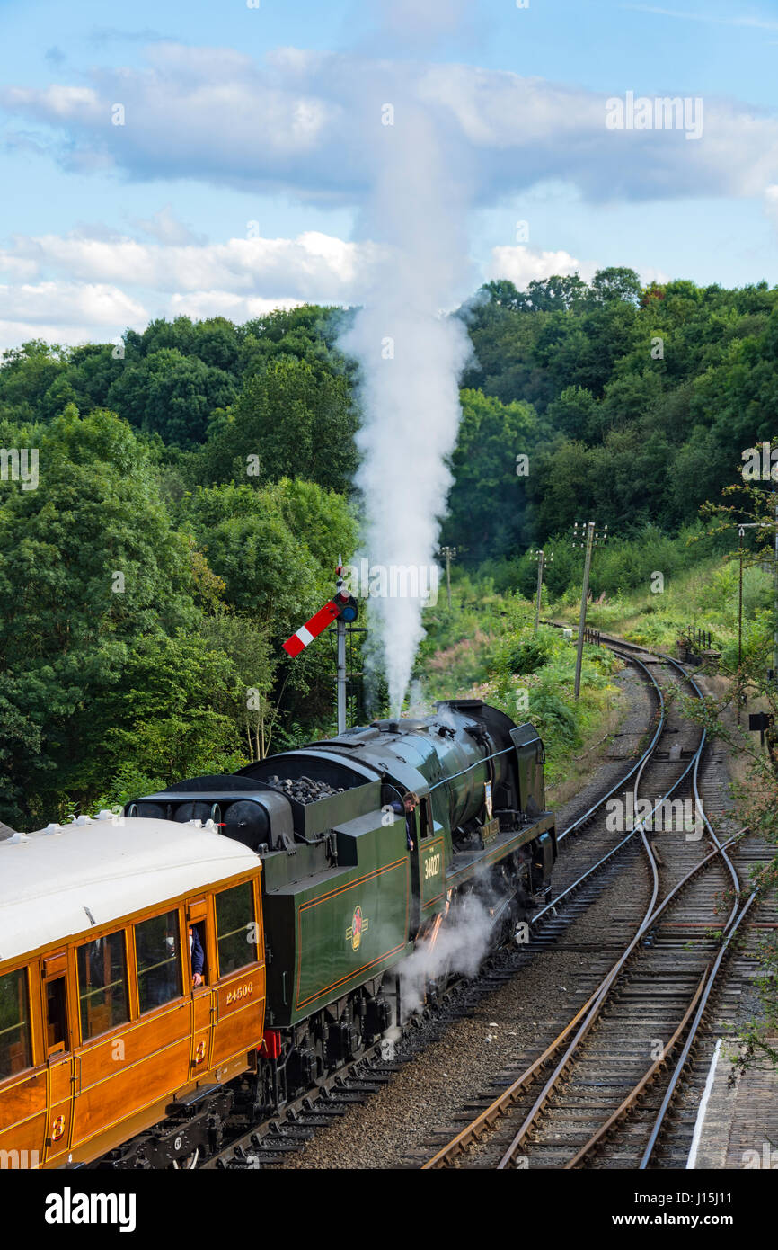 SR West Country Class 4-6-2 Pacific 'Taw Valley' steam locomotive, with ...