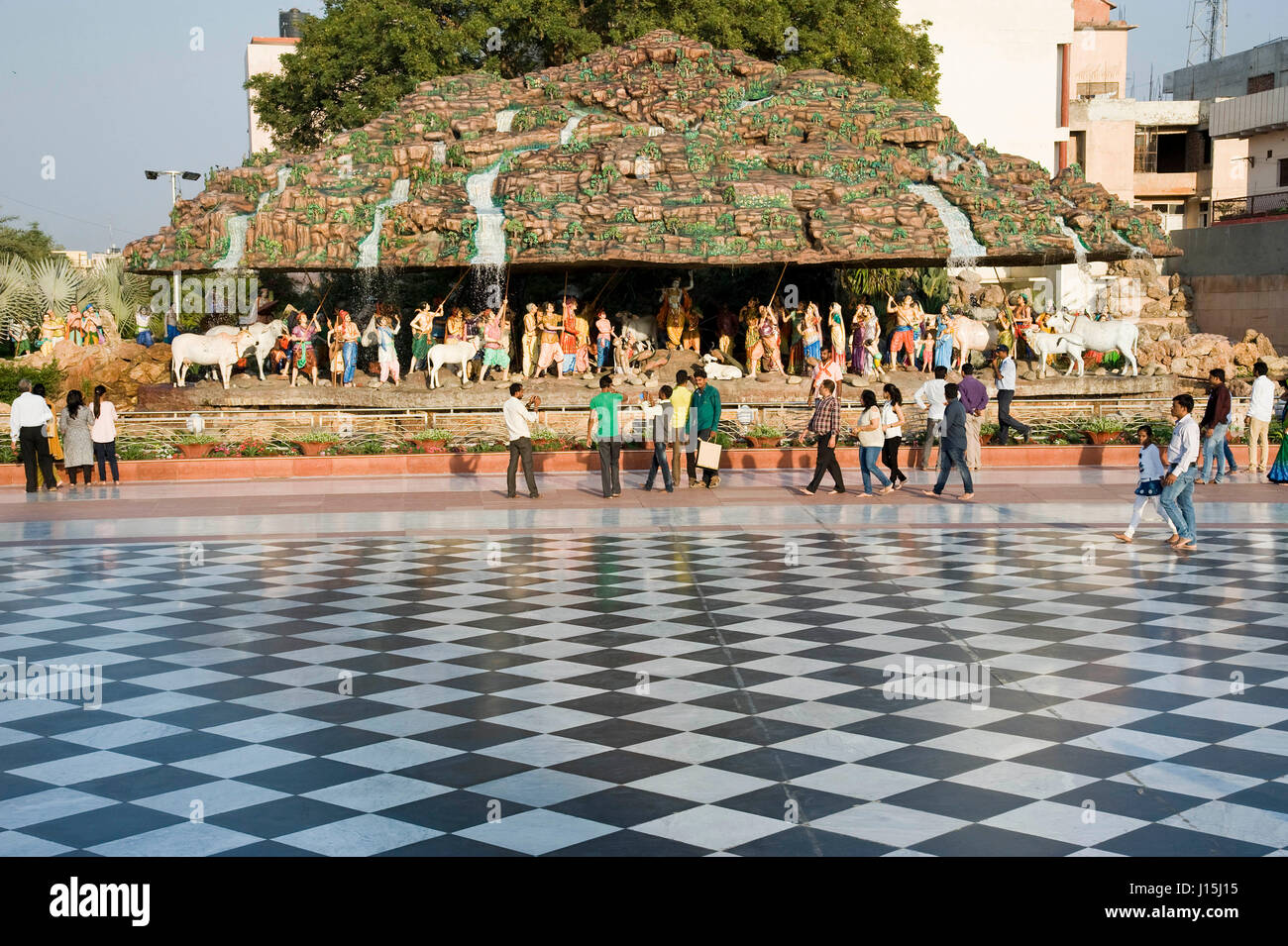 Krishna lifting govardhan parvat statue hi-res stock photography and ...