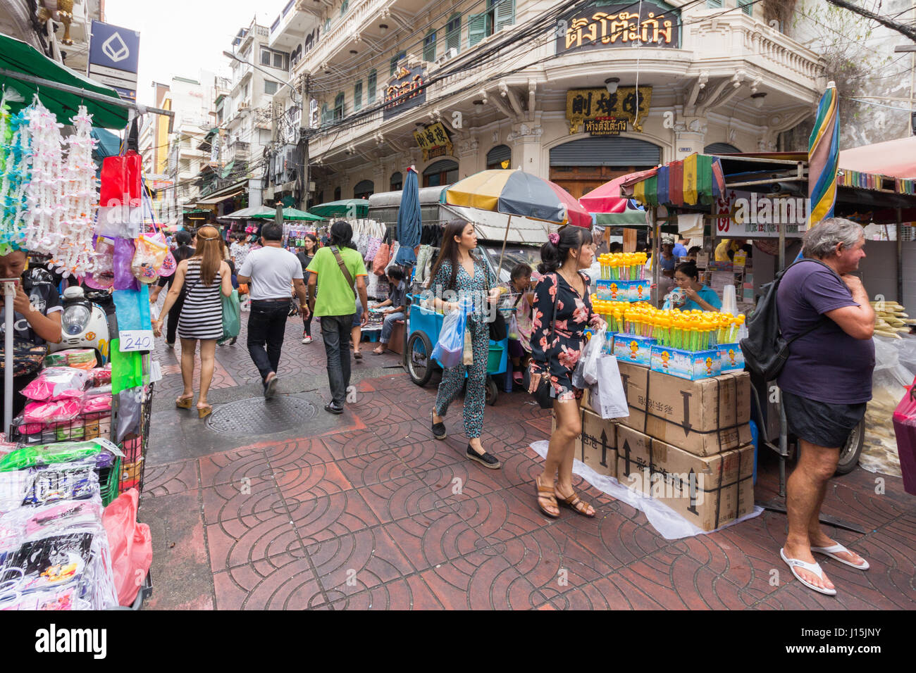 Shoppers on Sampeng Lane, Chinatown, Bangkok, Thailand Stock Photo - Alamy