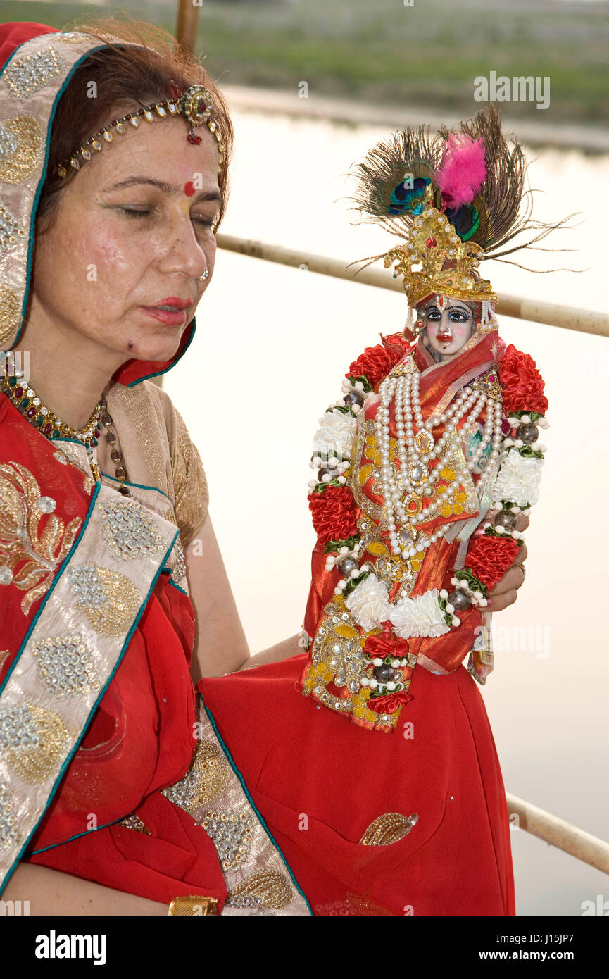 Women dressed as meerabai, keshi ghat, vrindavan, uttar pradesh, india ...