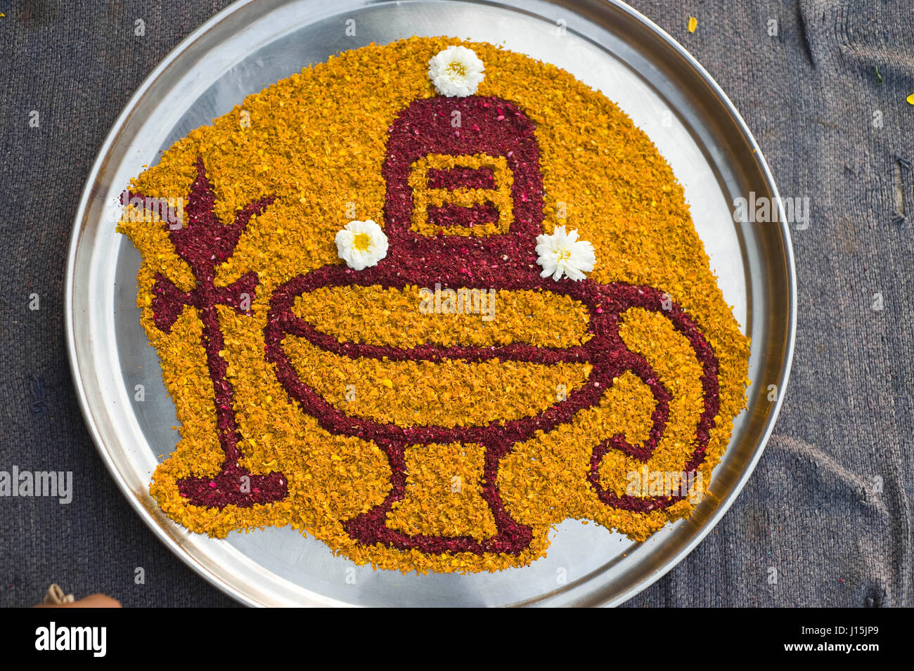 Flower shivling rangoli, keshi ghat, vrindavan, uttar pradesh, india ...