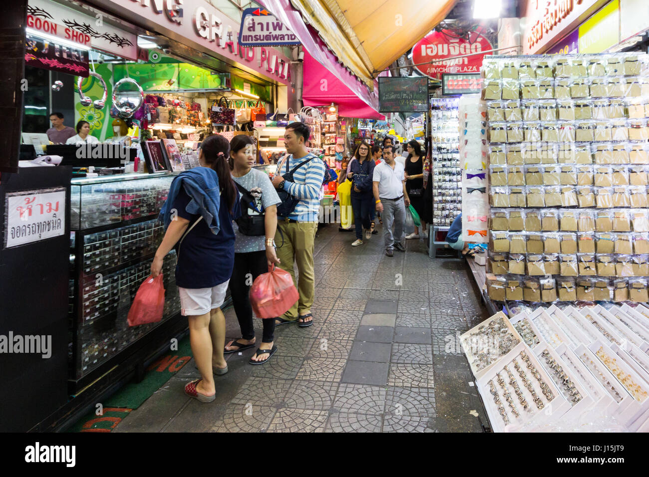 Shoppers on Sampeng Lane, Chinatown, Bangkok, Thailand Stock Photo - Alamy